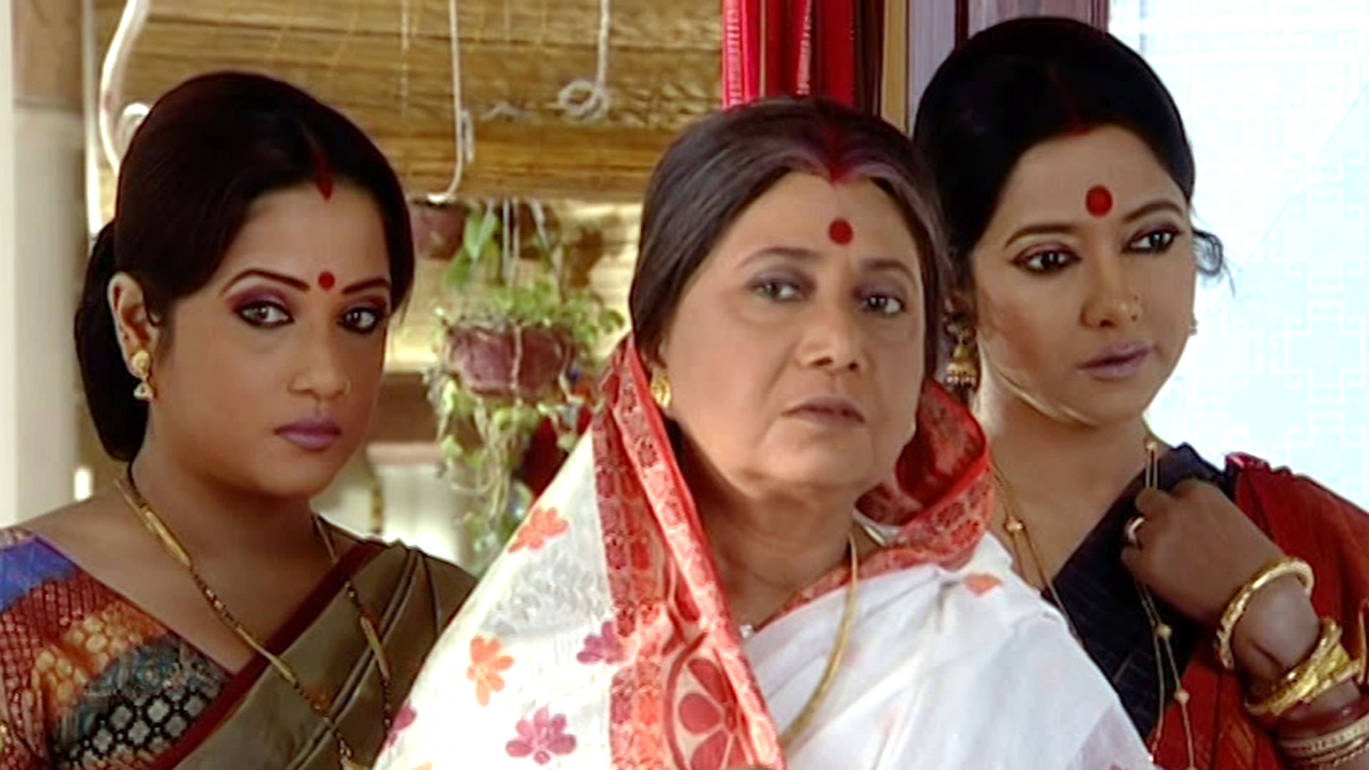 Watch Maa S1 Episode 33 on JioHotstar