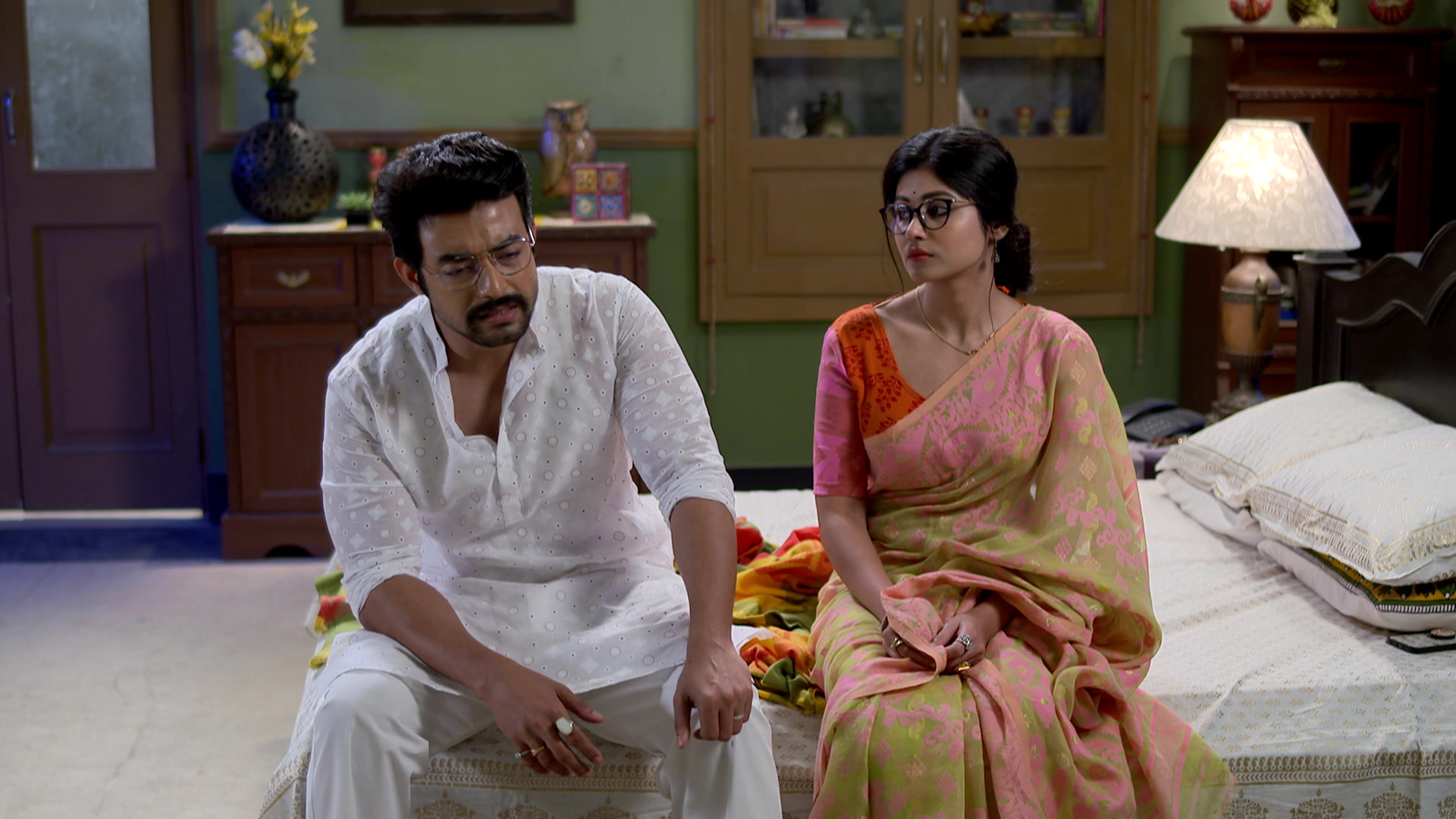 Watch Guddi S1 Episode 371 on JioHotstar