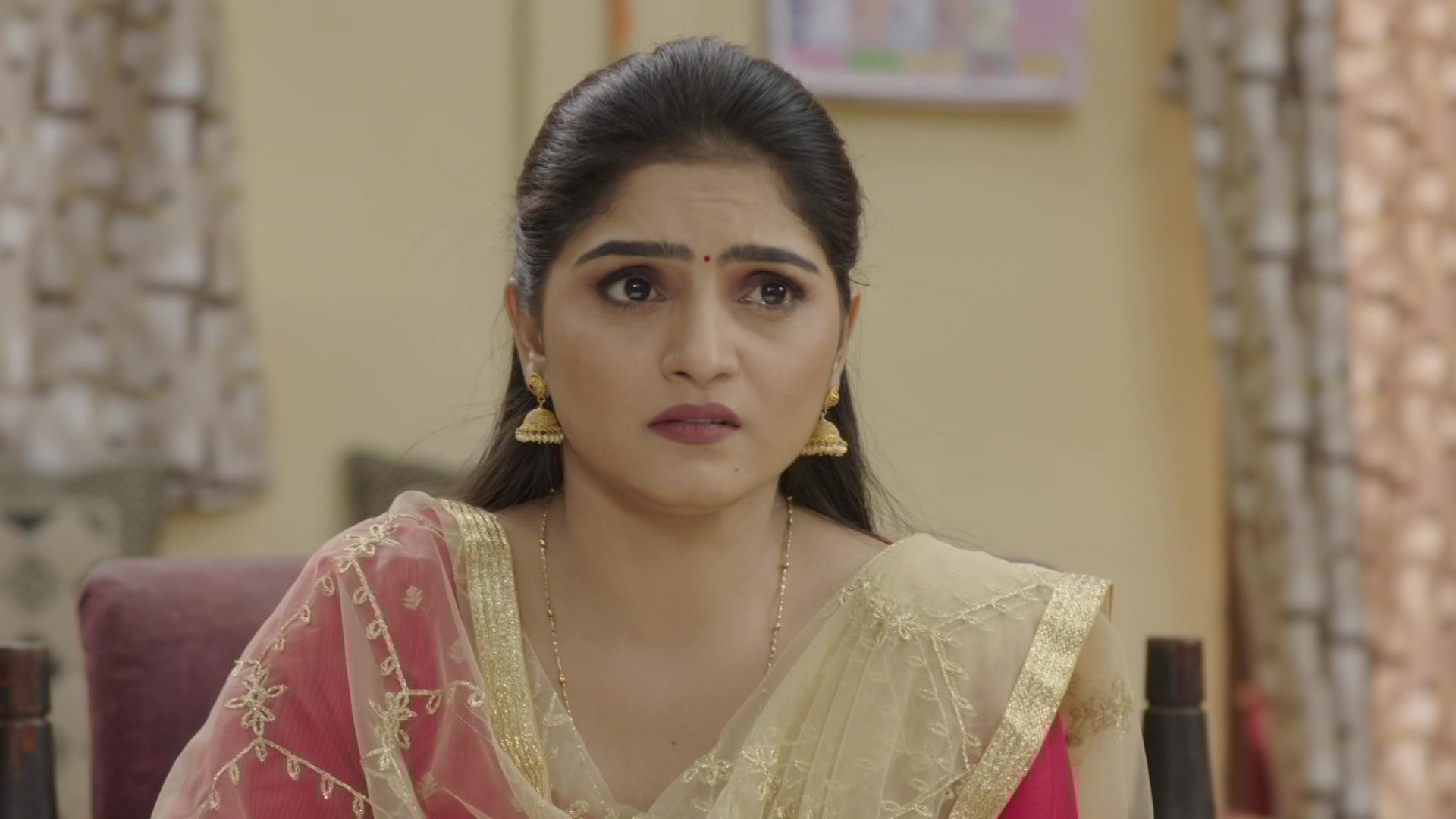 Watch Aboli Episode 996 on JioHotstar