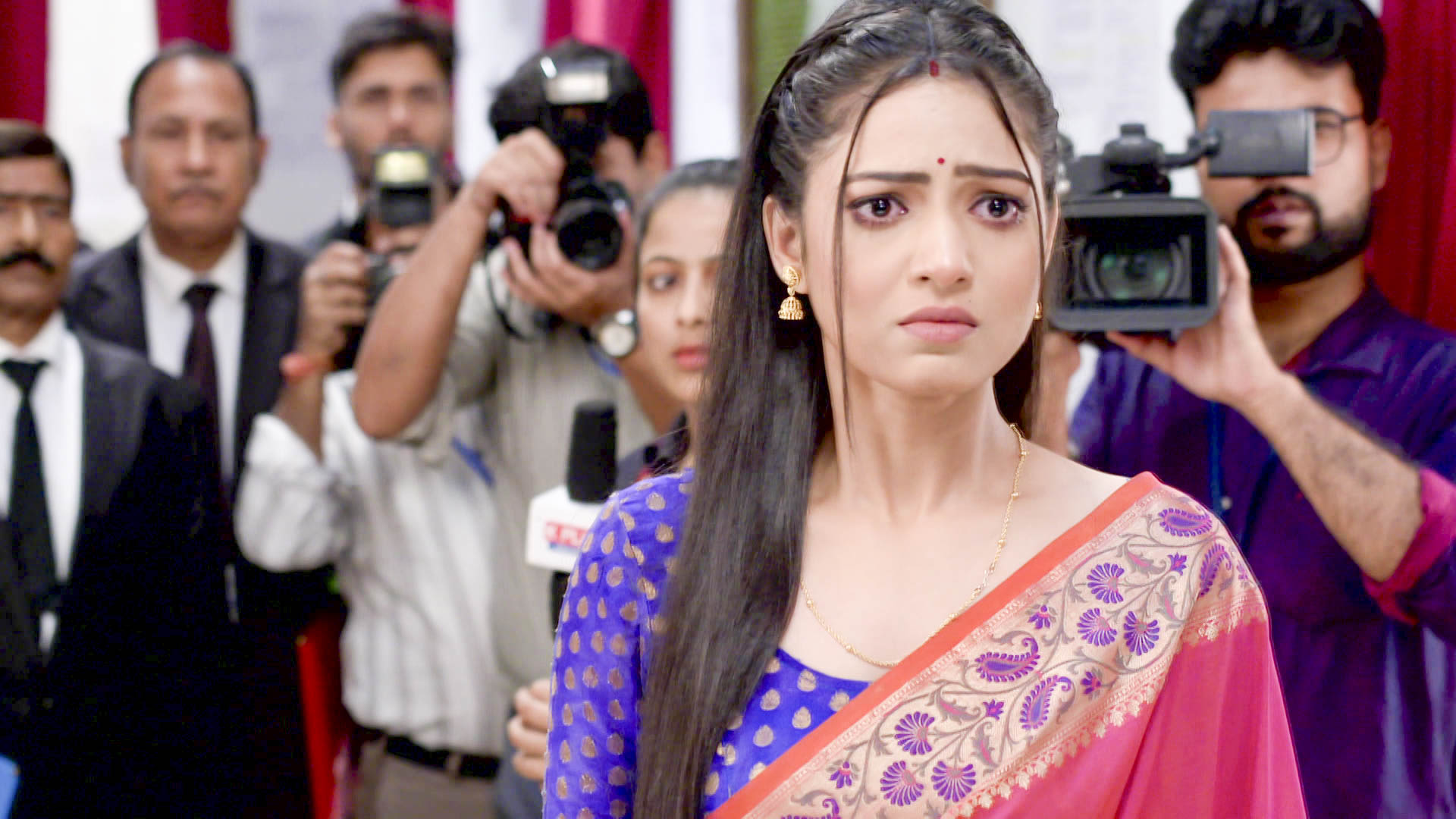 Watch Parashuram - Ajker Nayok Episode 212 on JioHotstar