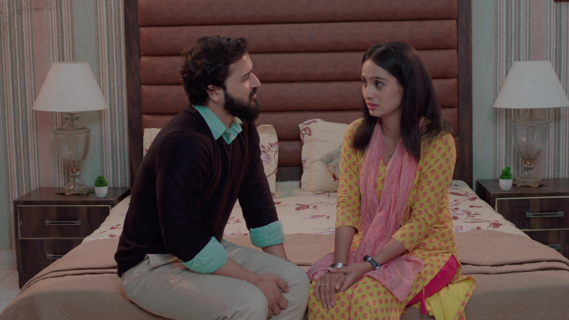 Watch Man Dhaga Dhaga Jodte Nava S1 Episode 458 on JioHotstar