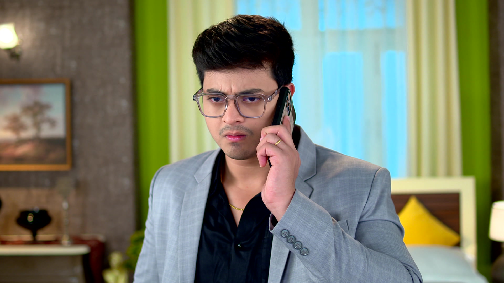 Watch Anurager Chhowa S1 Episode 849 on JioHotstar