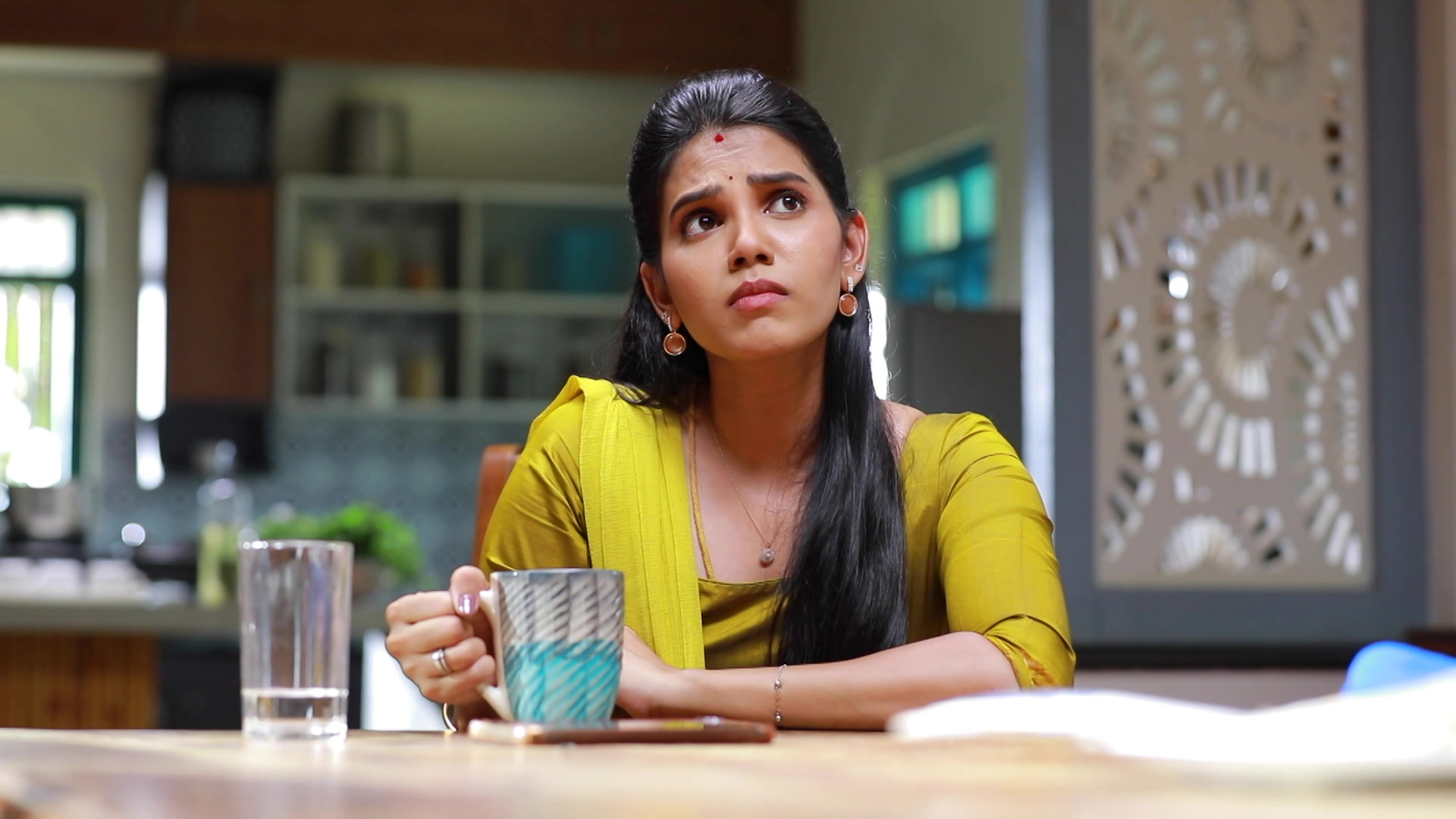 Watch Mahanadhi S1 Episode 492 on JioHotstar