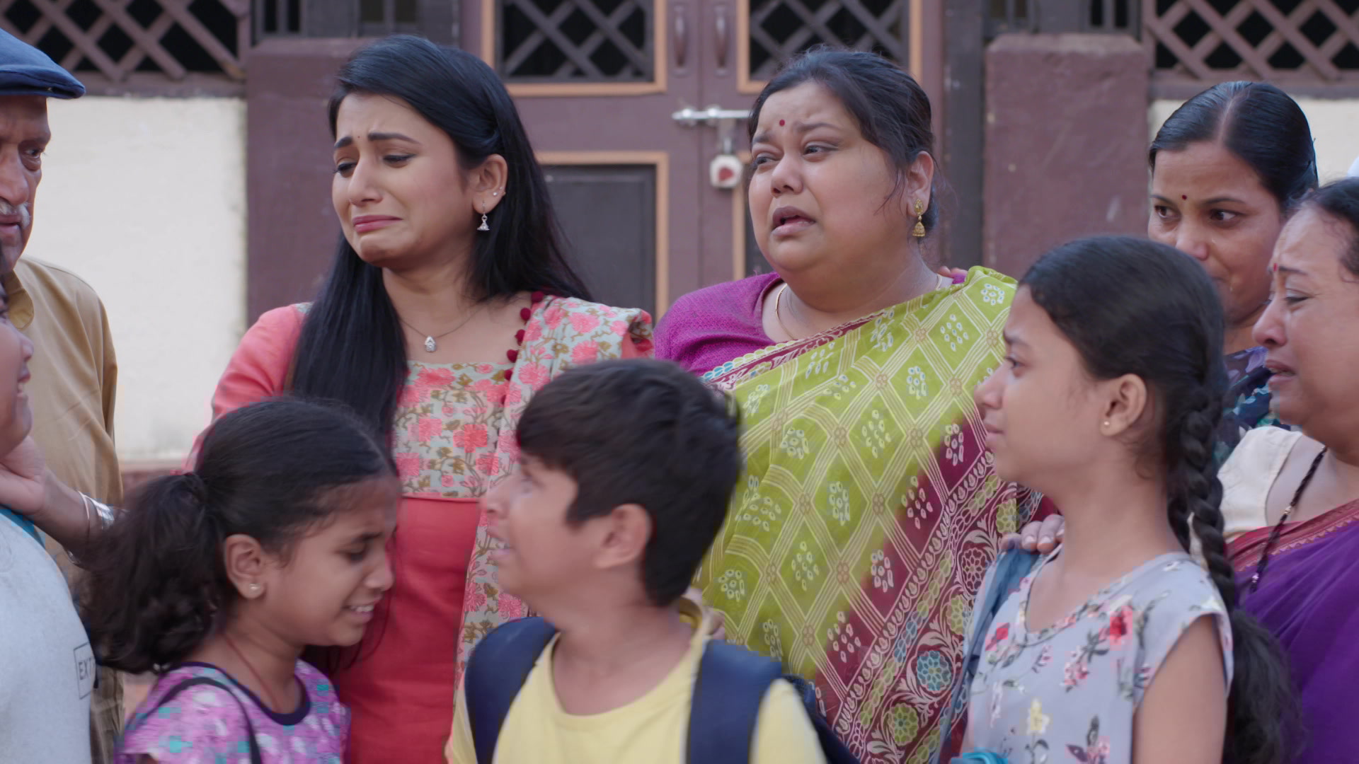 Watch tharala-tar-mag All Episodes | Watcho