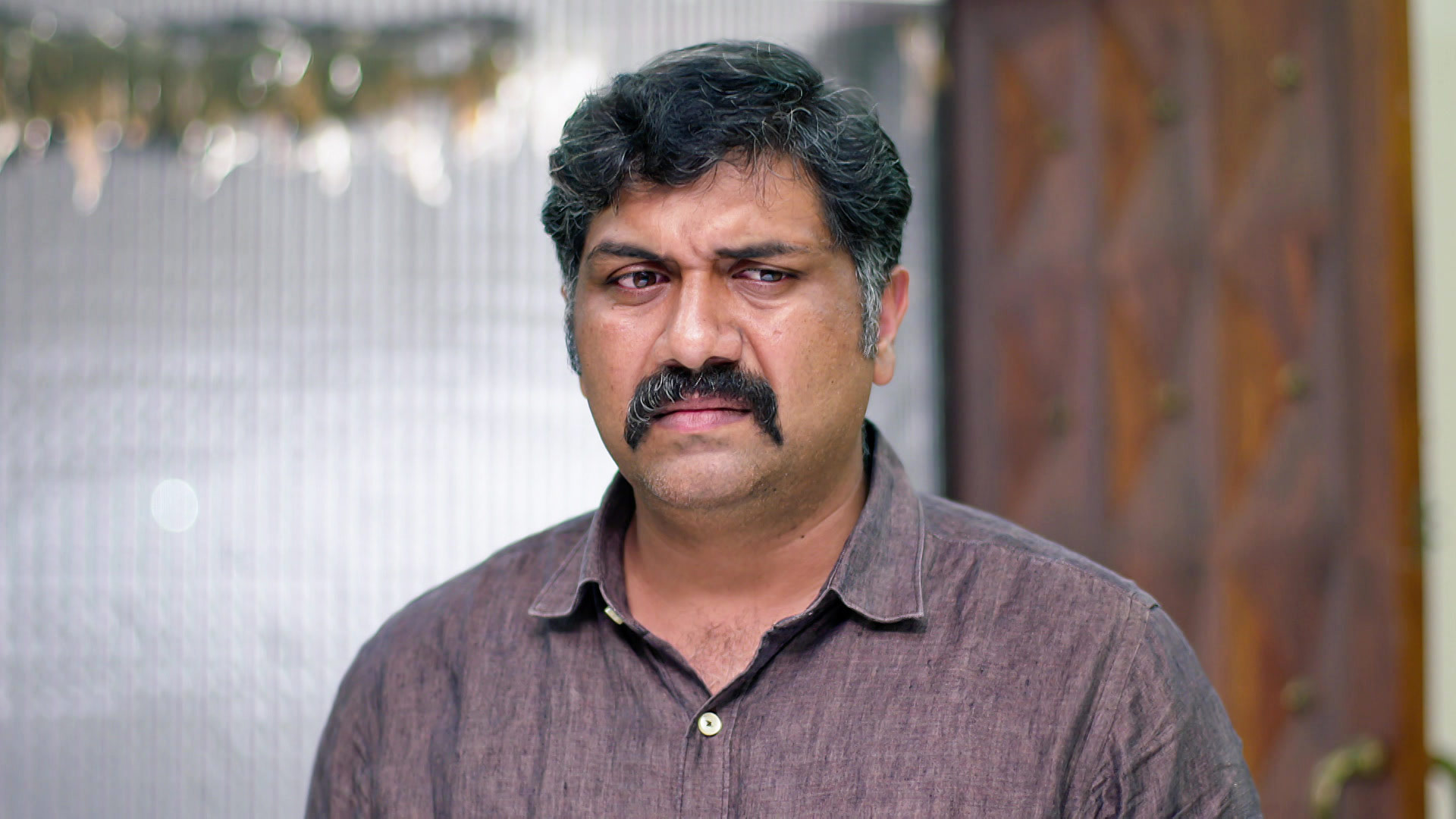 Watch Nandu in a Fix Online