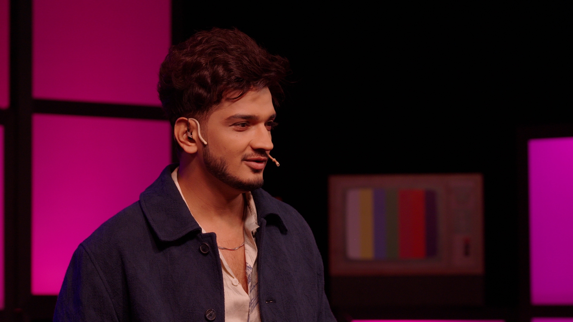 Fish Restaurant Mein Dal Kya kar Rahi Hai!? - JioHotstar