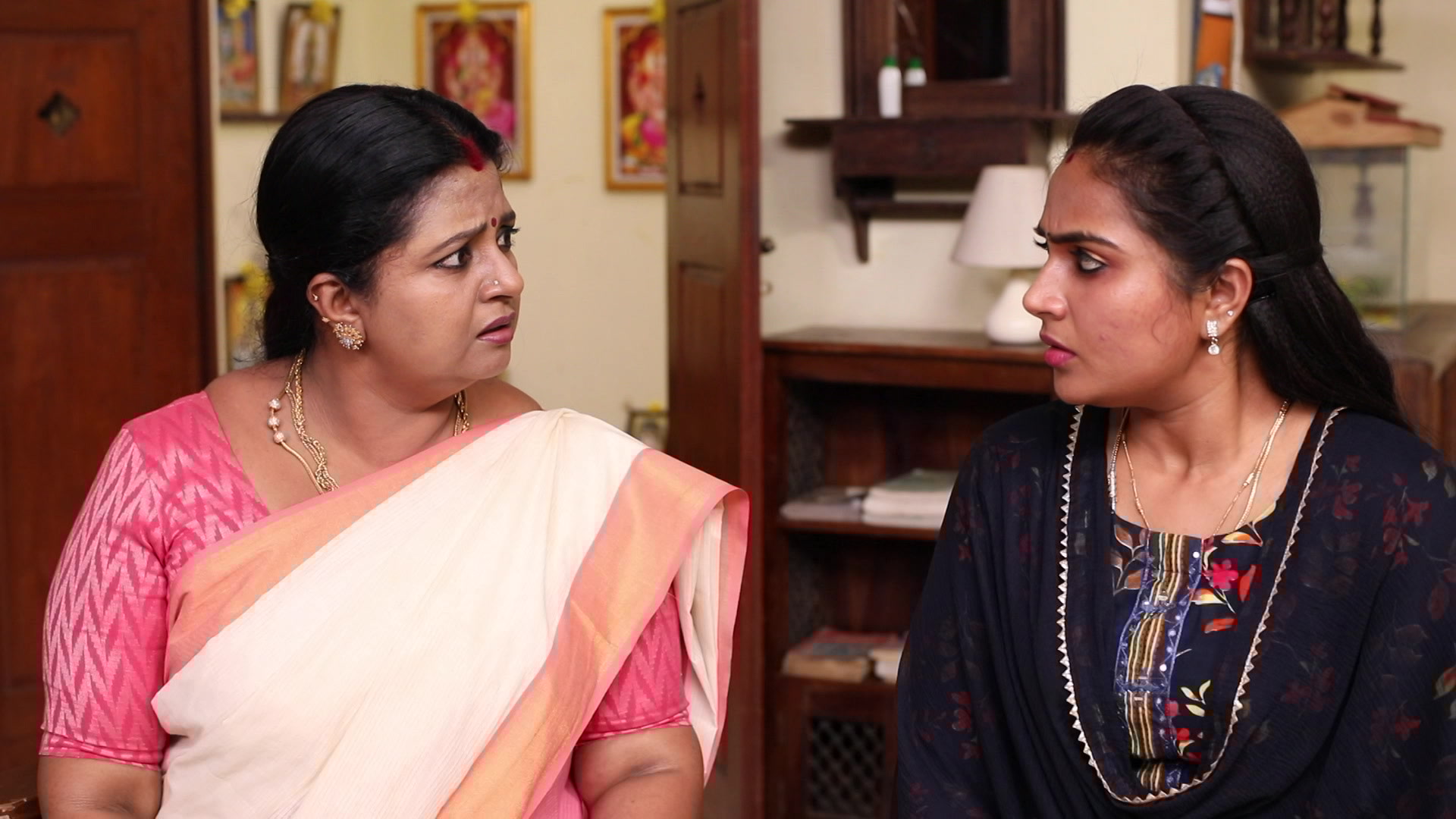 Watch Siragadikka Aasai Episode 348 on JioHotstar