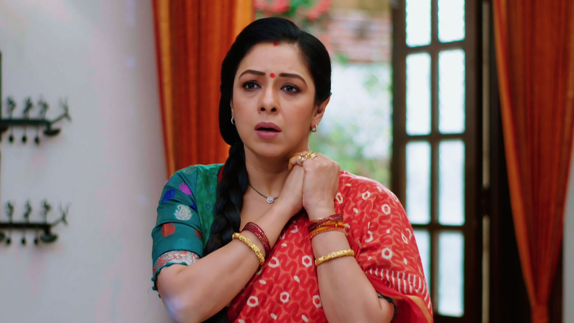 Stream anupama Online | Watcho