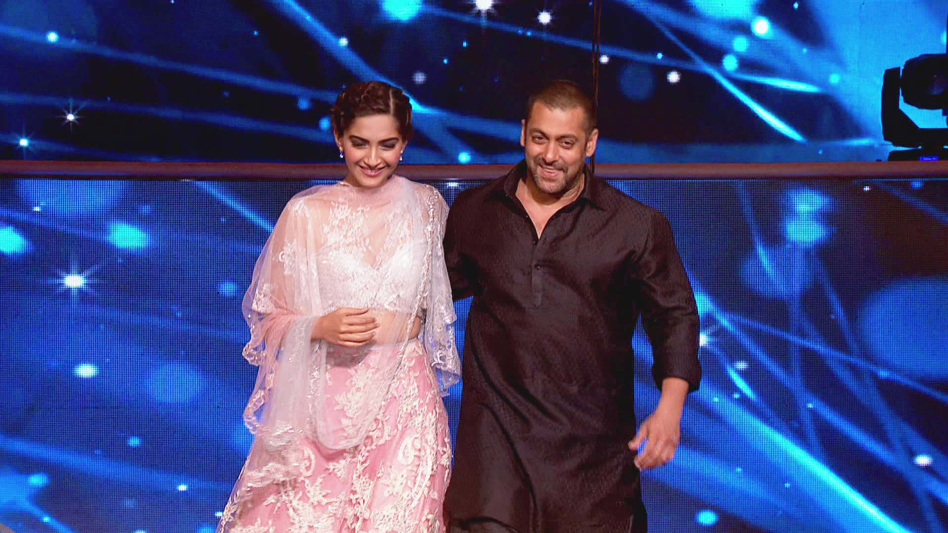 Watch Tyohar - Achhaai Aur Khushiyon Ke Jashn Ka S1 Episode 1 on JioHotstar