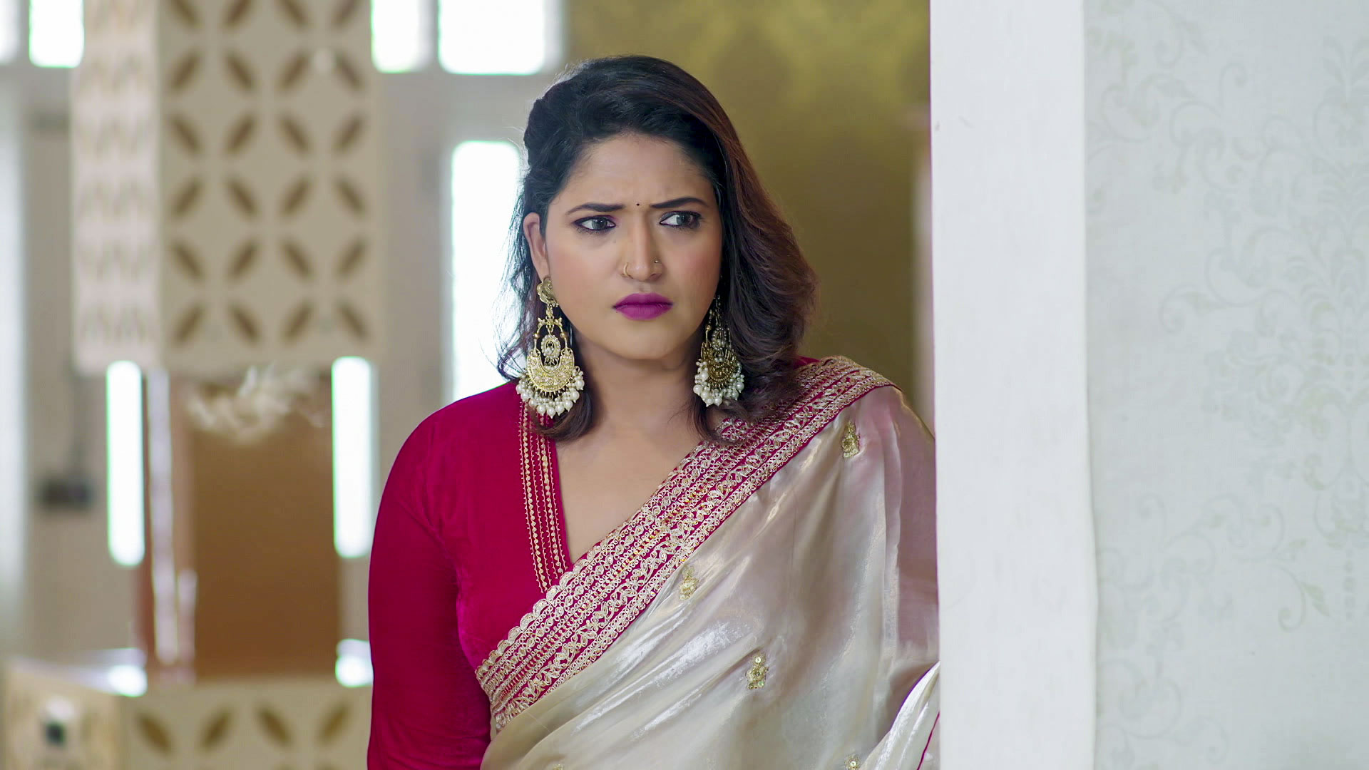 Watch Yajamana S1 Episode 301 on JioHotstar