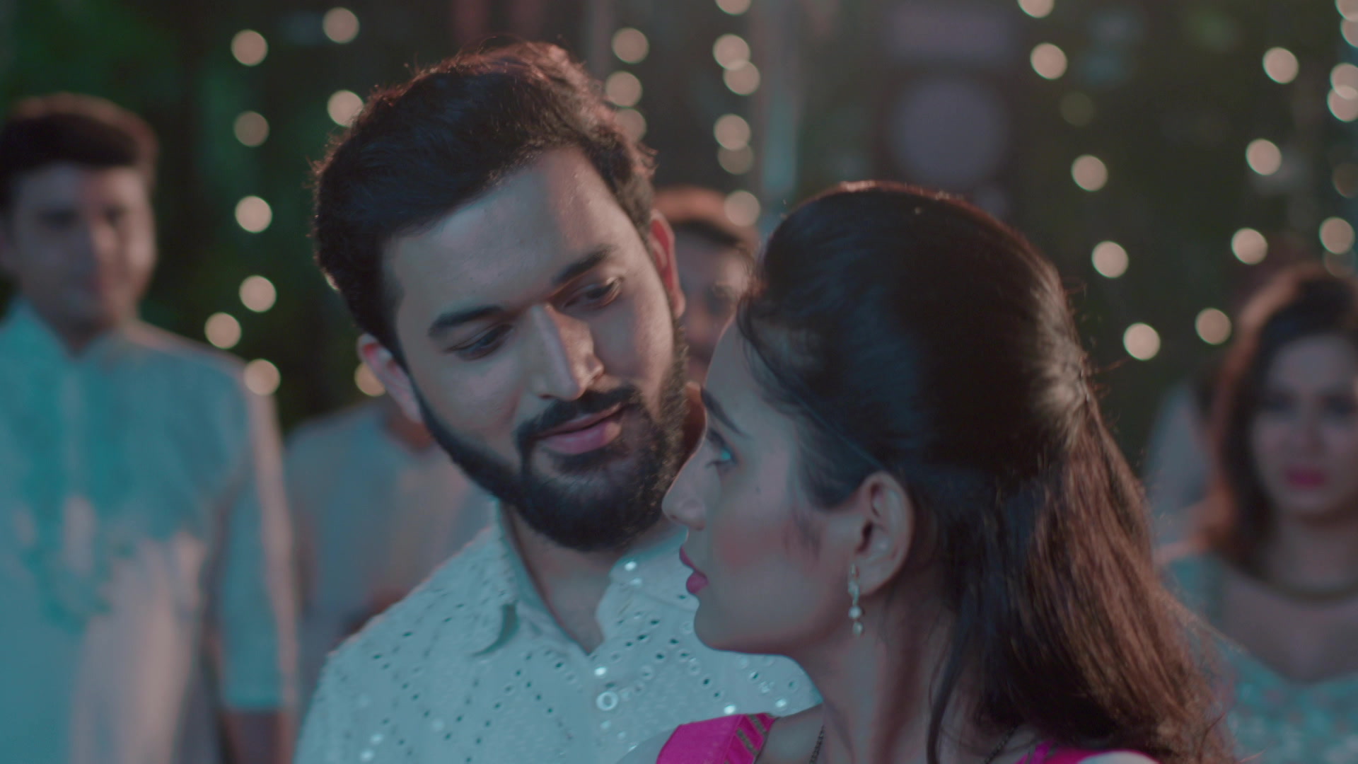 Watch Man Dhaga Dhaga Jodte Nava S1 Episode 161 on JioHotstar