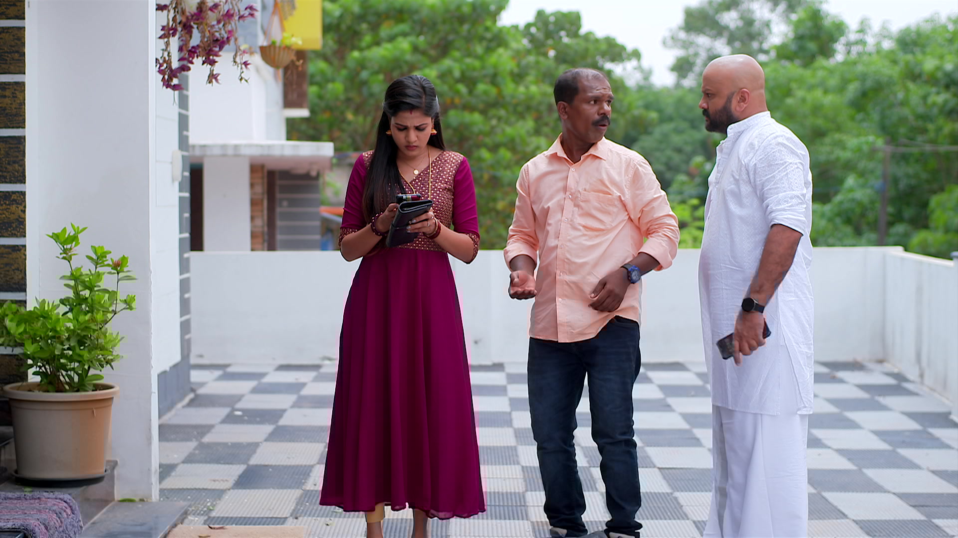 Watch Kaathodu Kaathoram S1 Episode 230 on JioHotstar