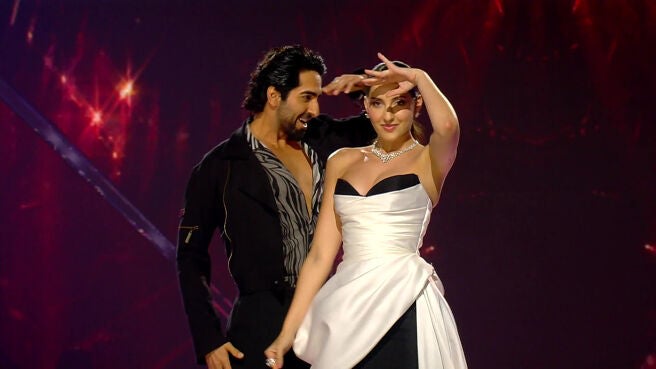 Ayushmann-Nora rock the stage! - JioHotstar