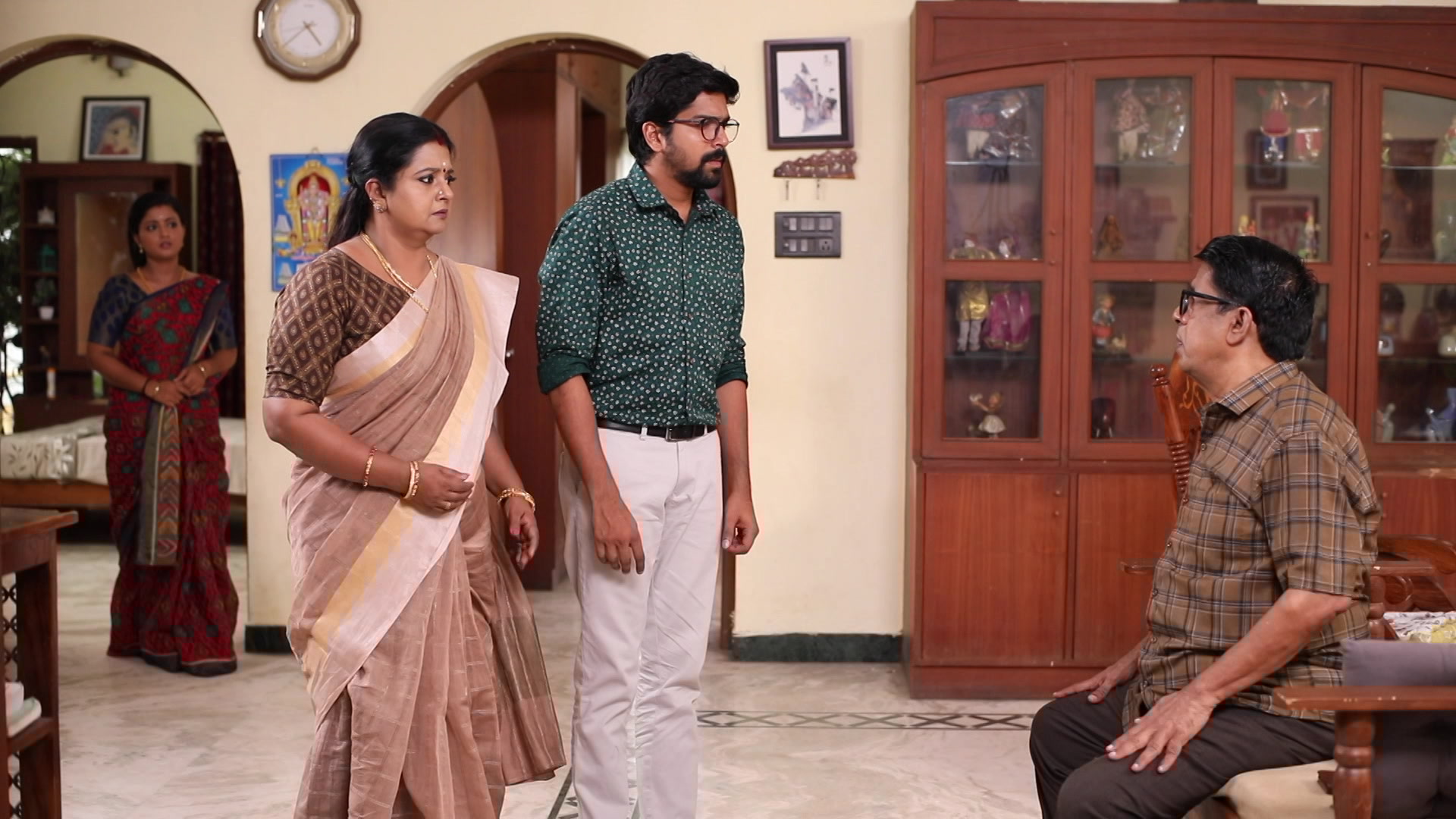 Watch siragadikka-aasai All Episodes | Watcho