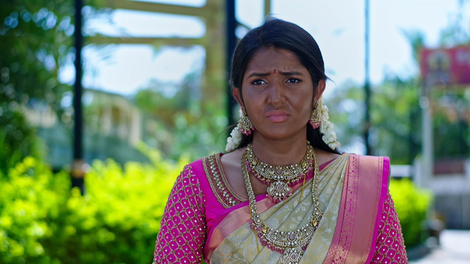 Watch Drishti Bottu Episode 172 on JioHotstar