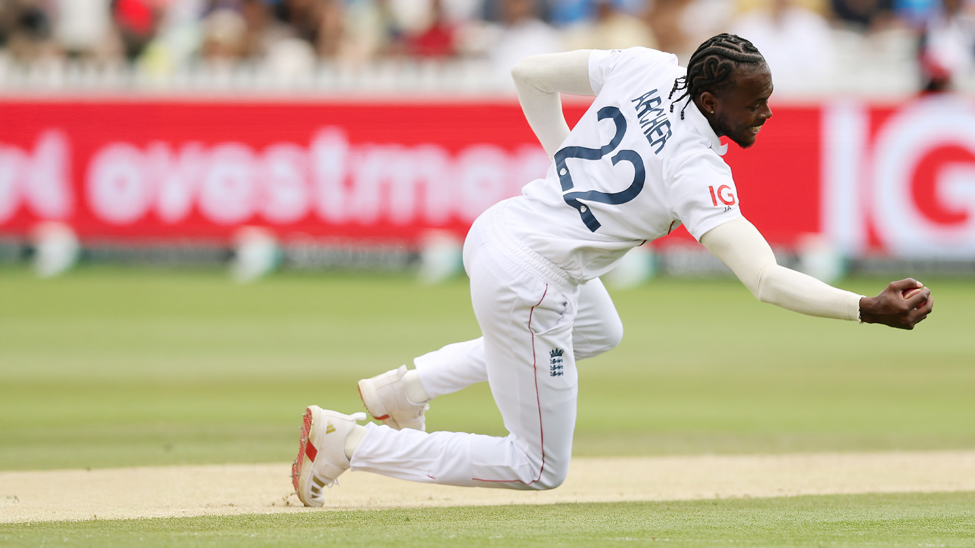 Flying Archer Grabs a Blinder