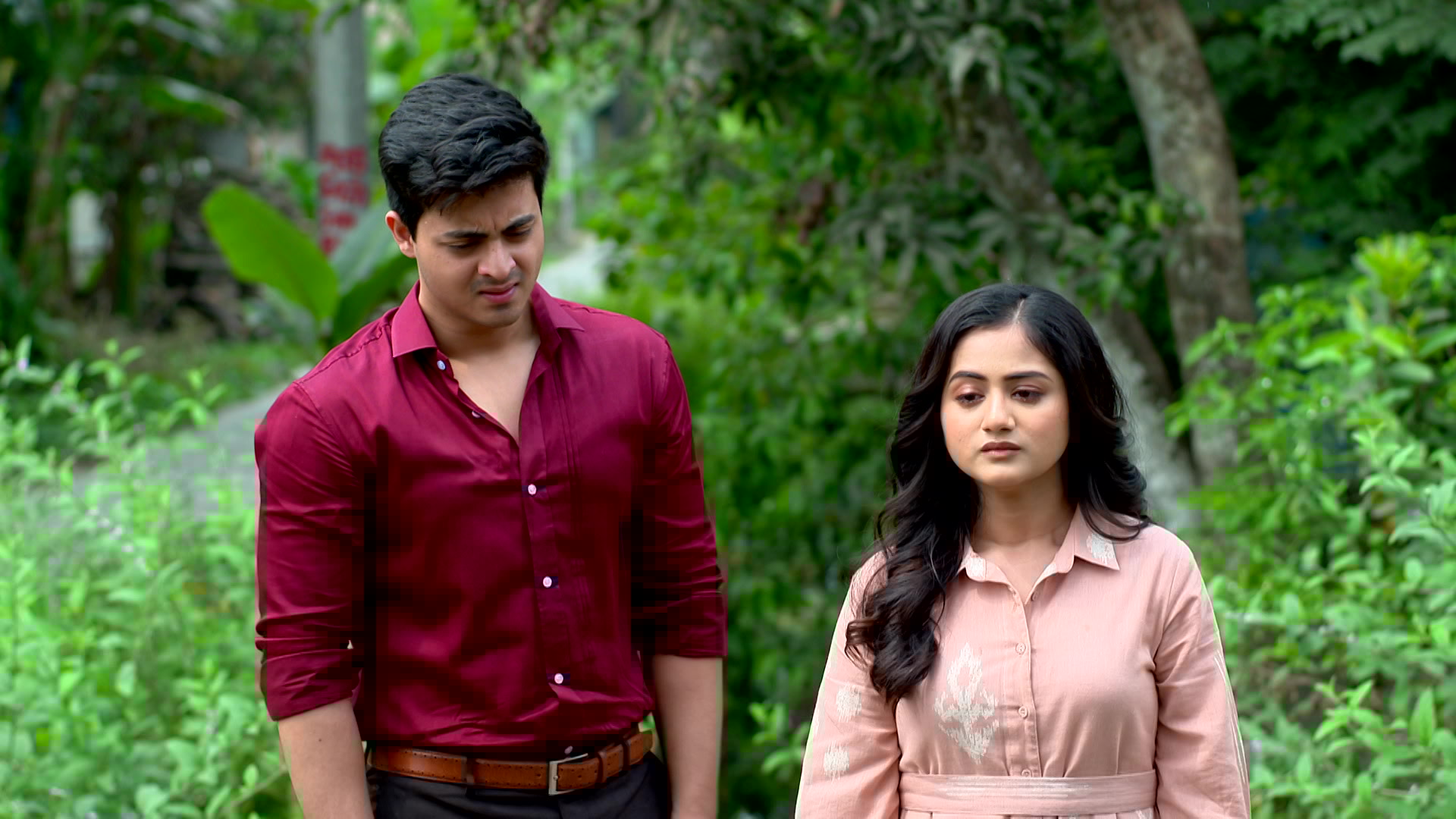 Watch Anurager Chhowa S1 Episode 627 on JioHotstar