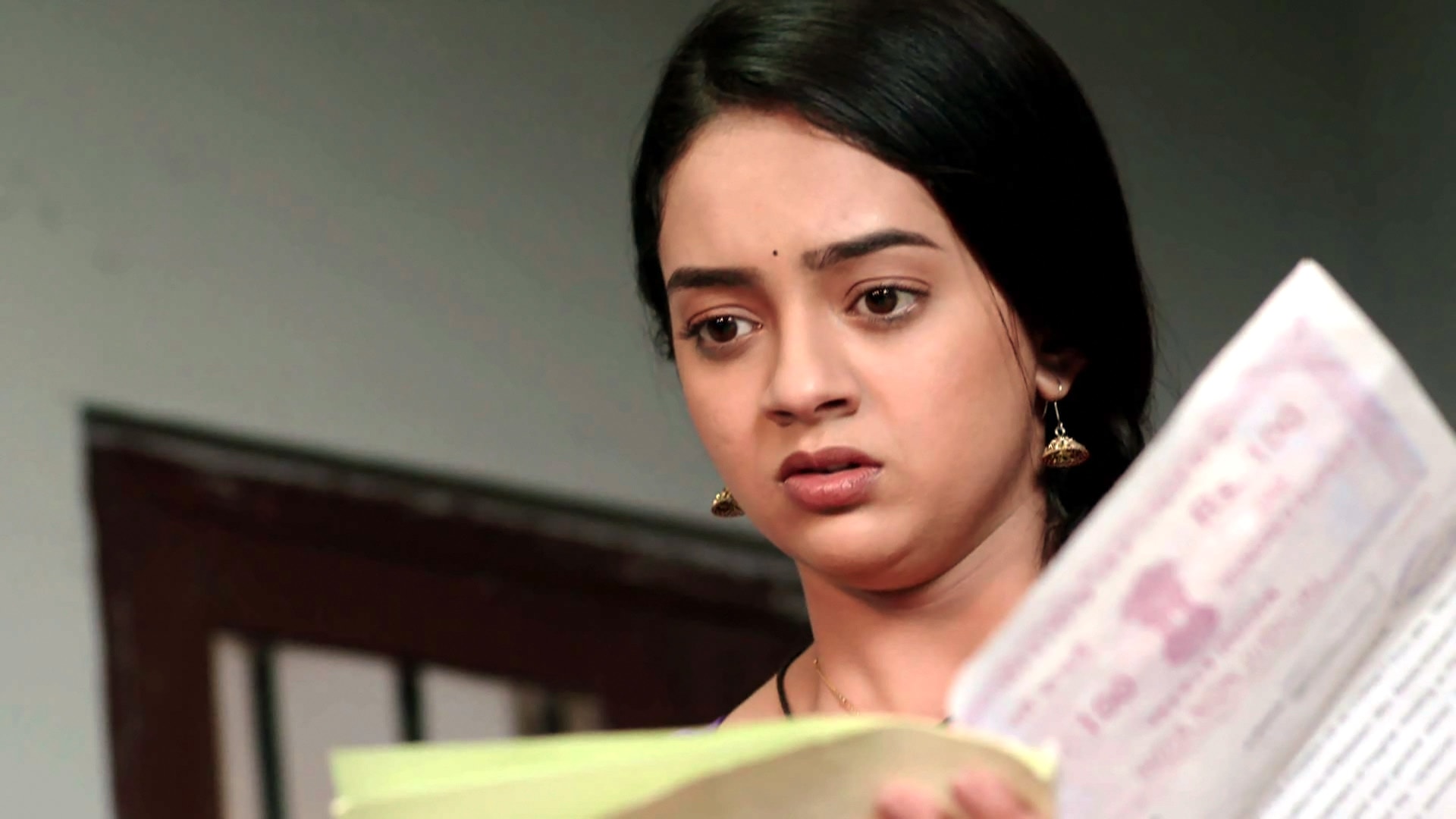 Watch Aboli S1 Episode 89 on JioHotstar