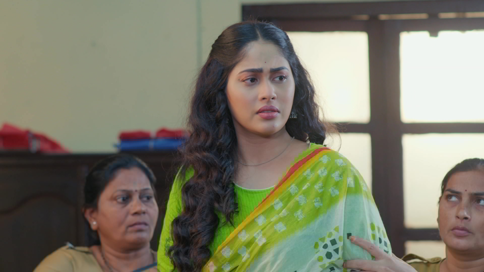 Watch Aboli Episode 1093 on JioHotstar