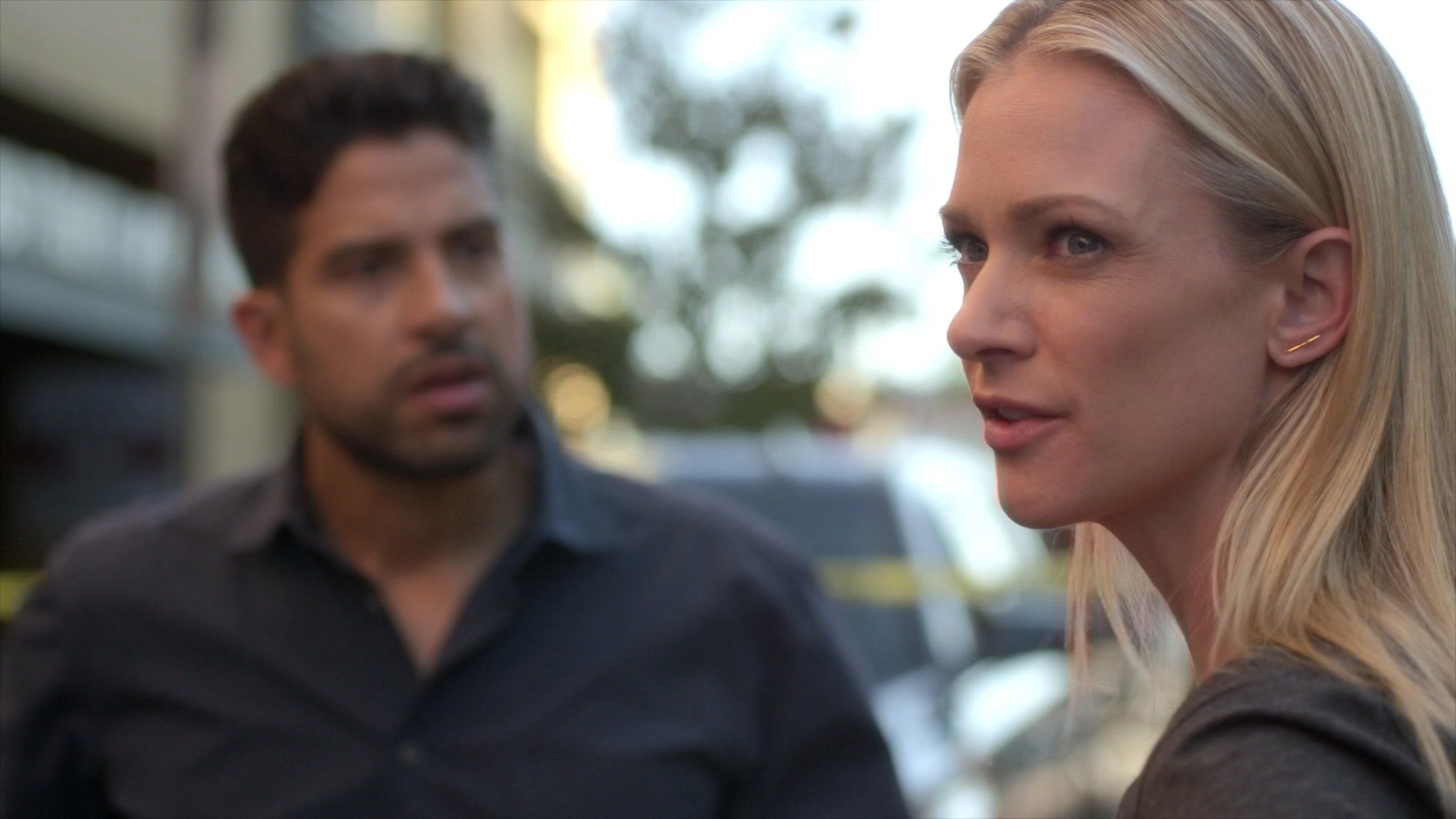 Nonton Neon Terror Season 13 Episode 8 - Neon Terror di Disney+