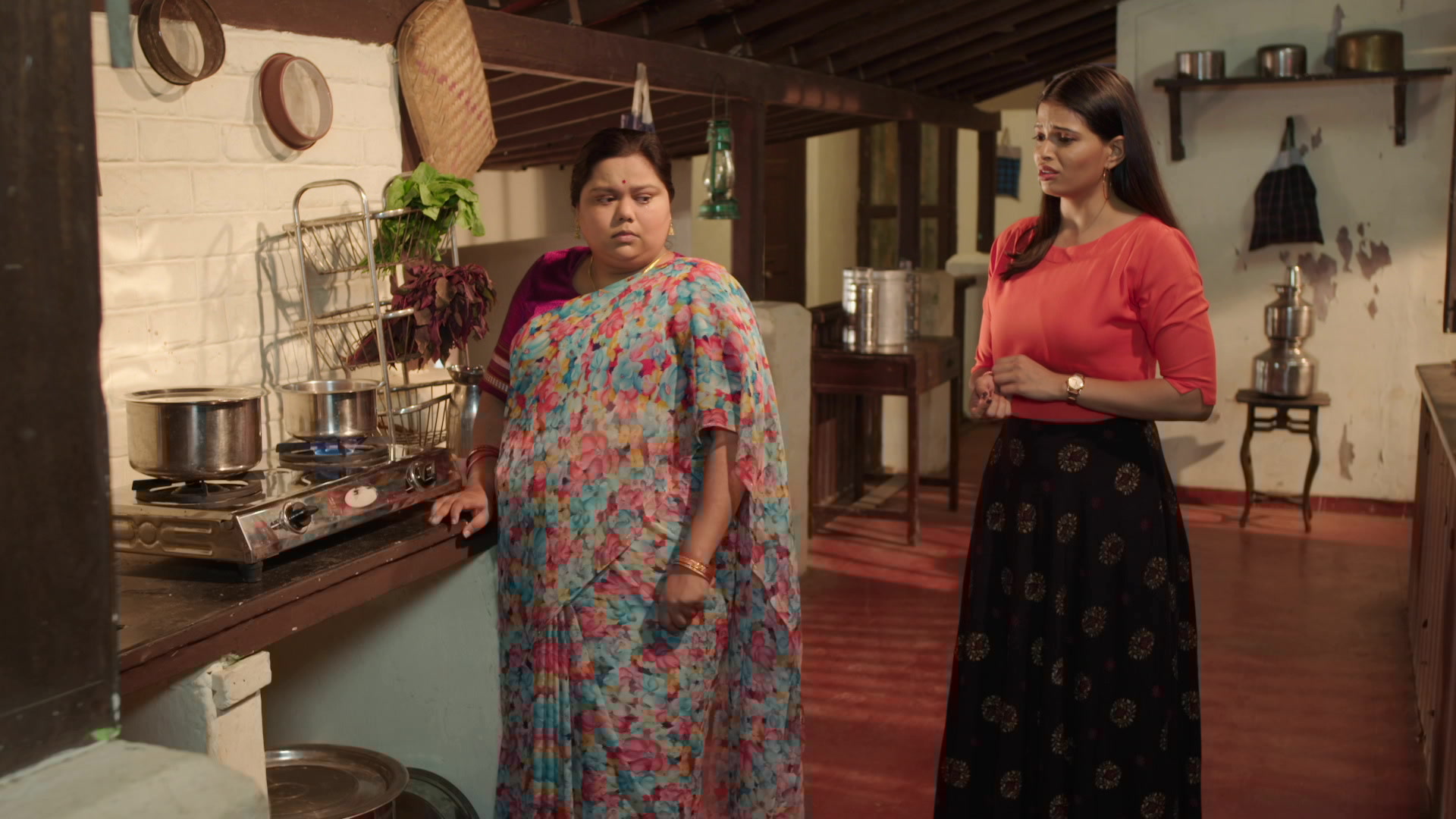 Watch tharala-tar-mag All Episodes | Watcho