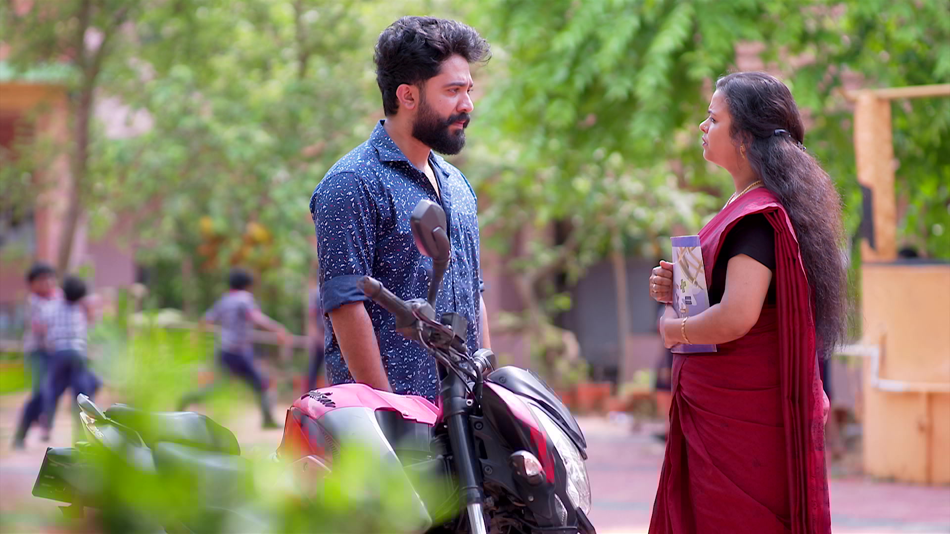 Watch Kaathodu Kaathoram S1 Episode 248 on JioHotstar