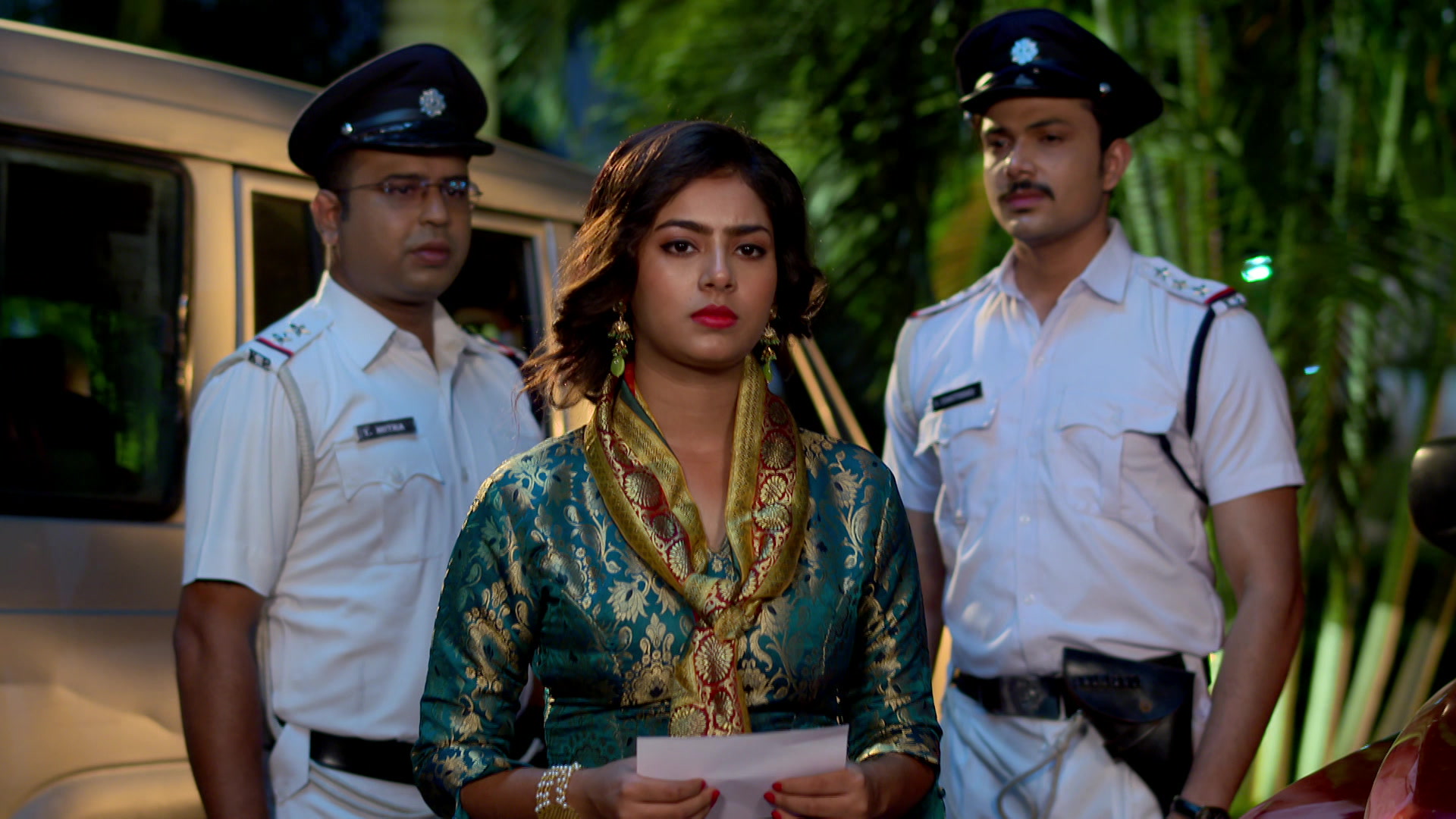 Watch Gaatchora S1 Episode 259 on JioHotstar