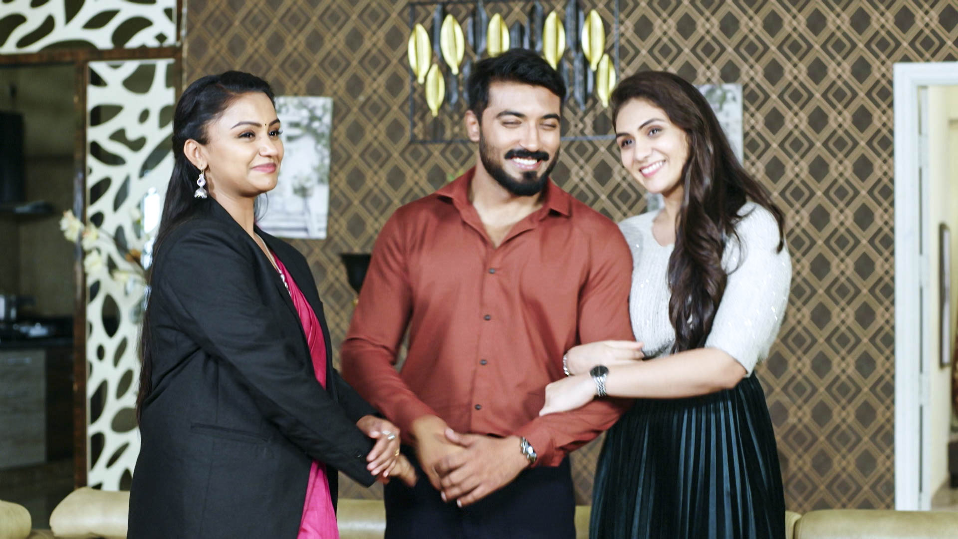 Watch Vadhu S1 Episode 99 on JioHotstar