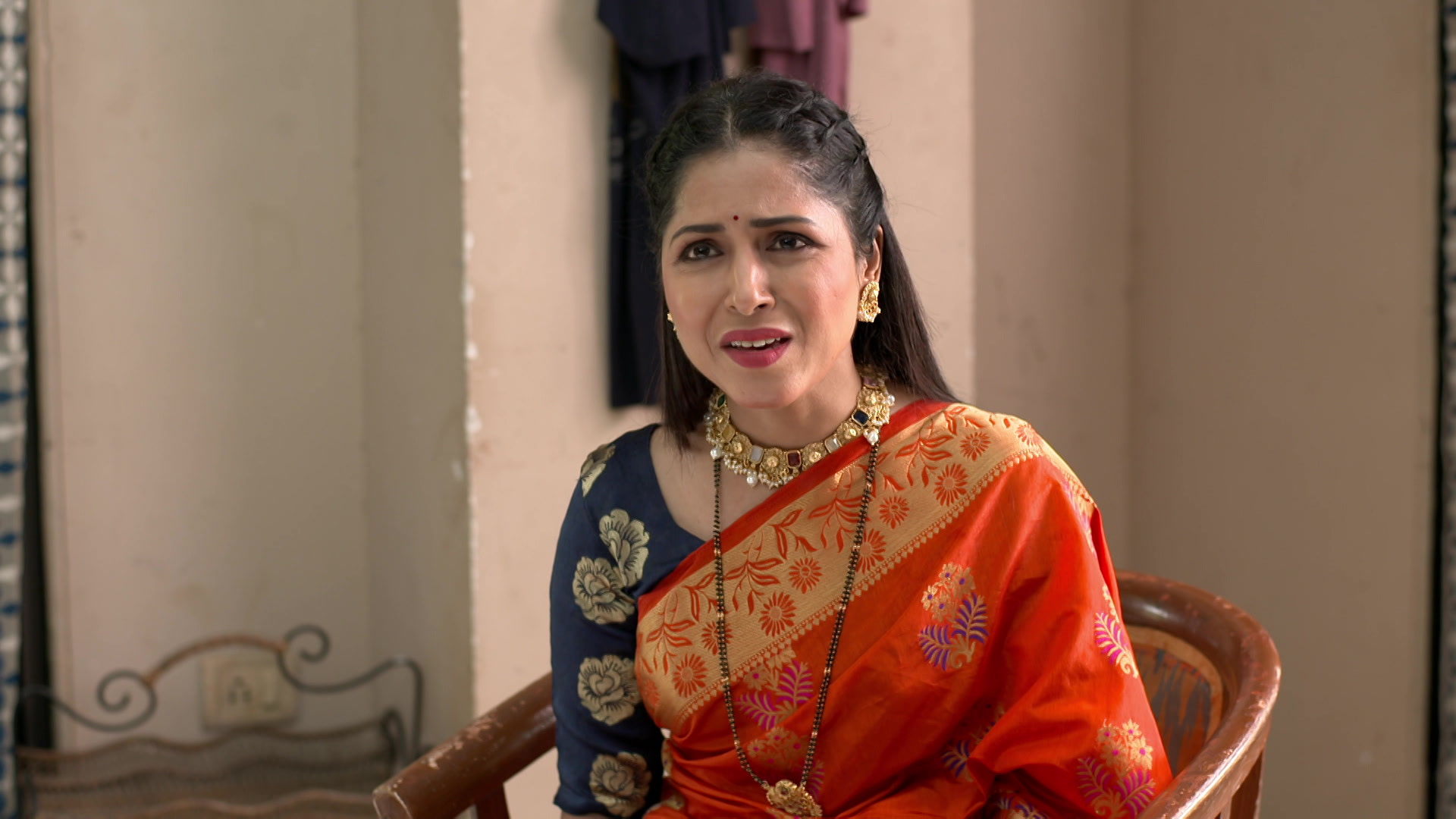 Watch Aai Kuthe Kaay Karte Episode 1422 on JioHotstar
