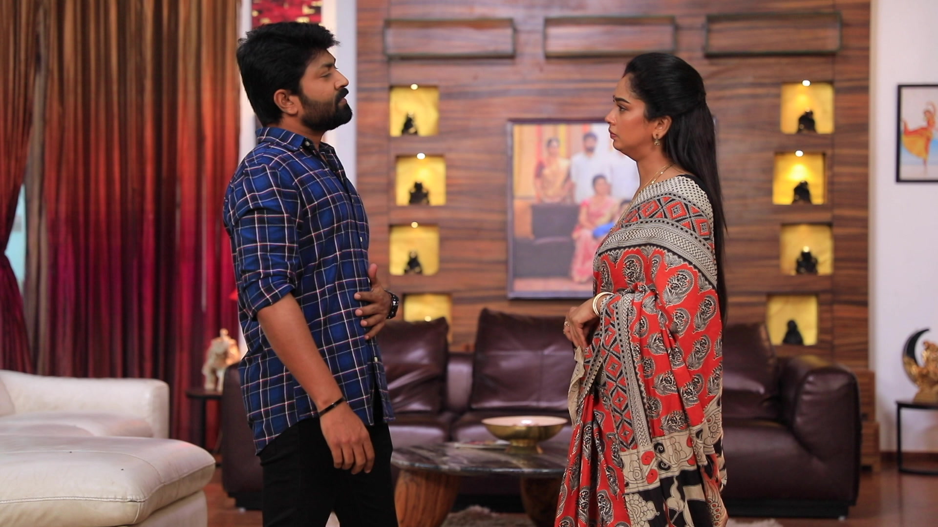 Watch Jeeva Appreciates Priya Online