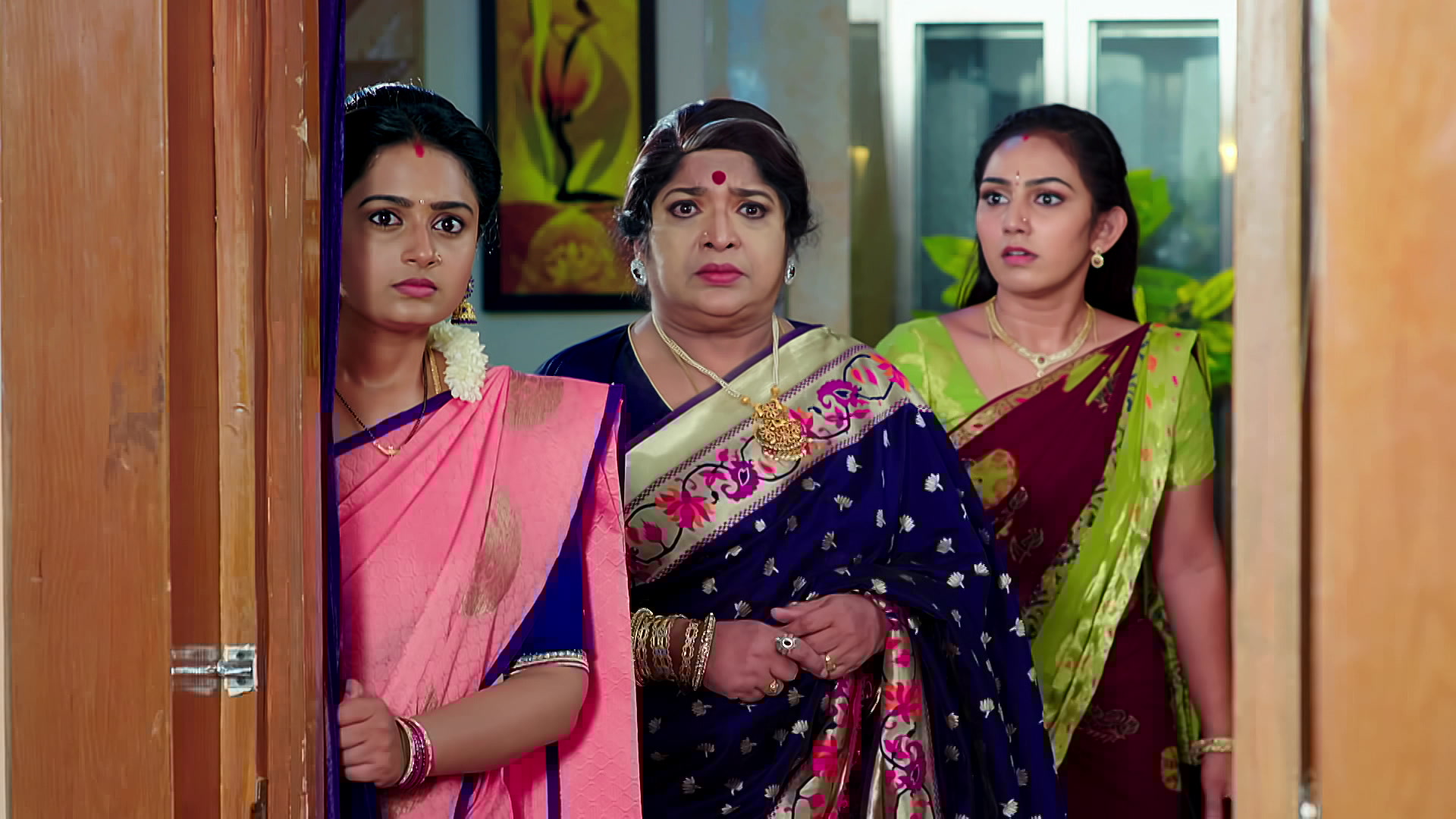 Watch Bangaru Panjaram Episode 460 on JioHotstar