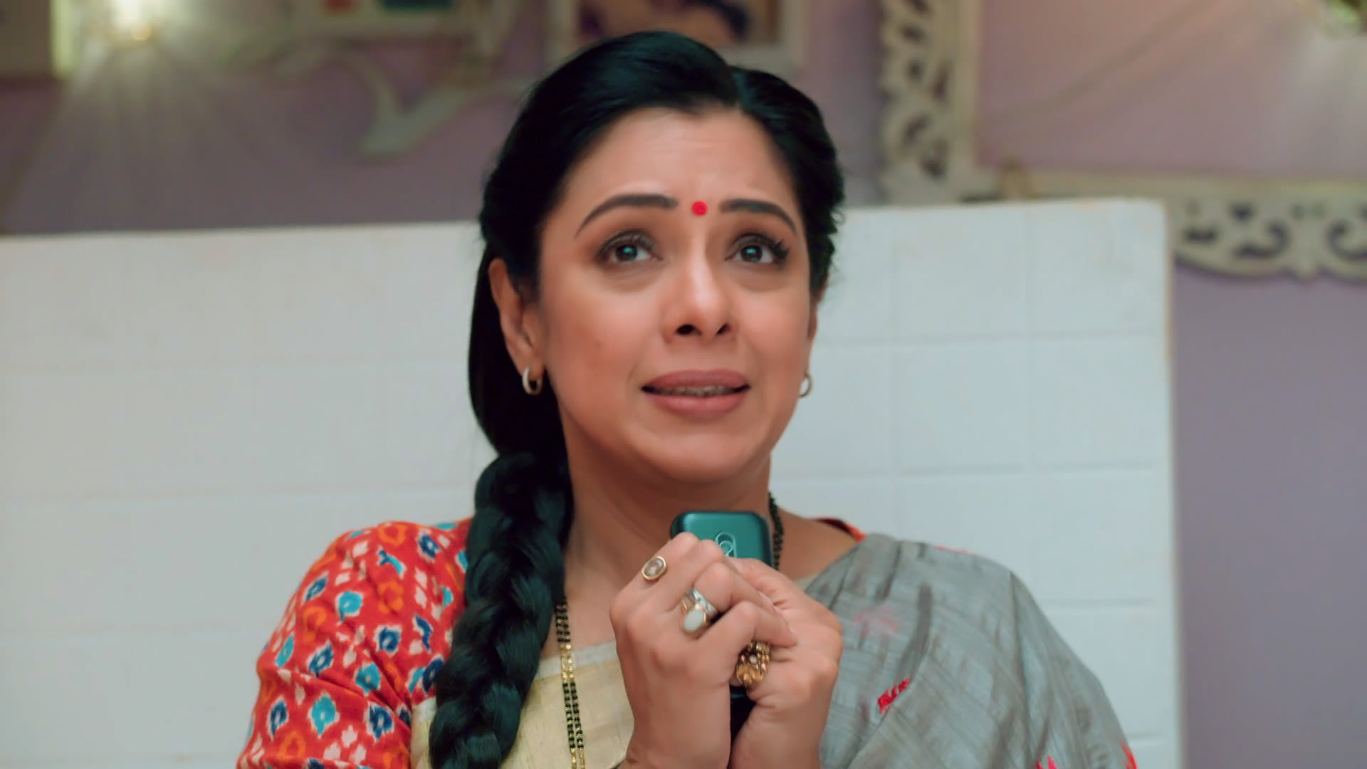 Watch New Episodes of anupama only on Watcho