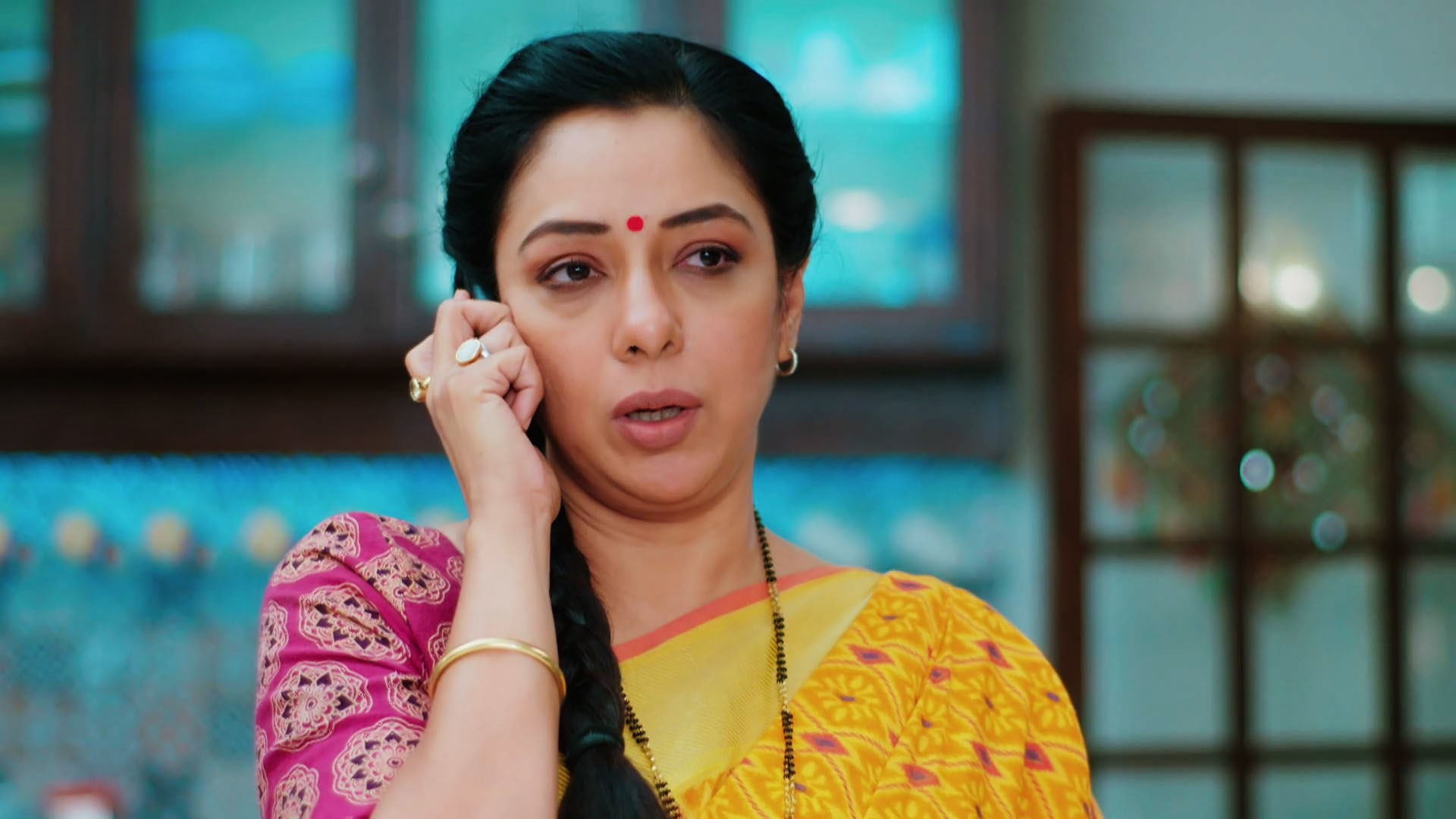 Watch New Episodes of anupama only on Watcho