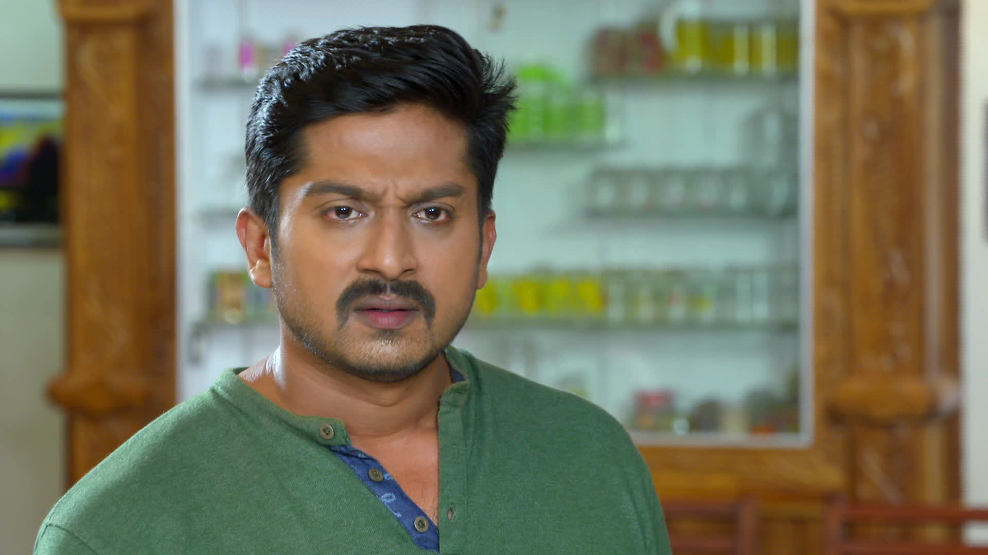 Watch Karuthamuthu S27 Episode 209 on JioHotstar