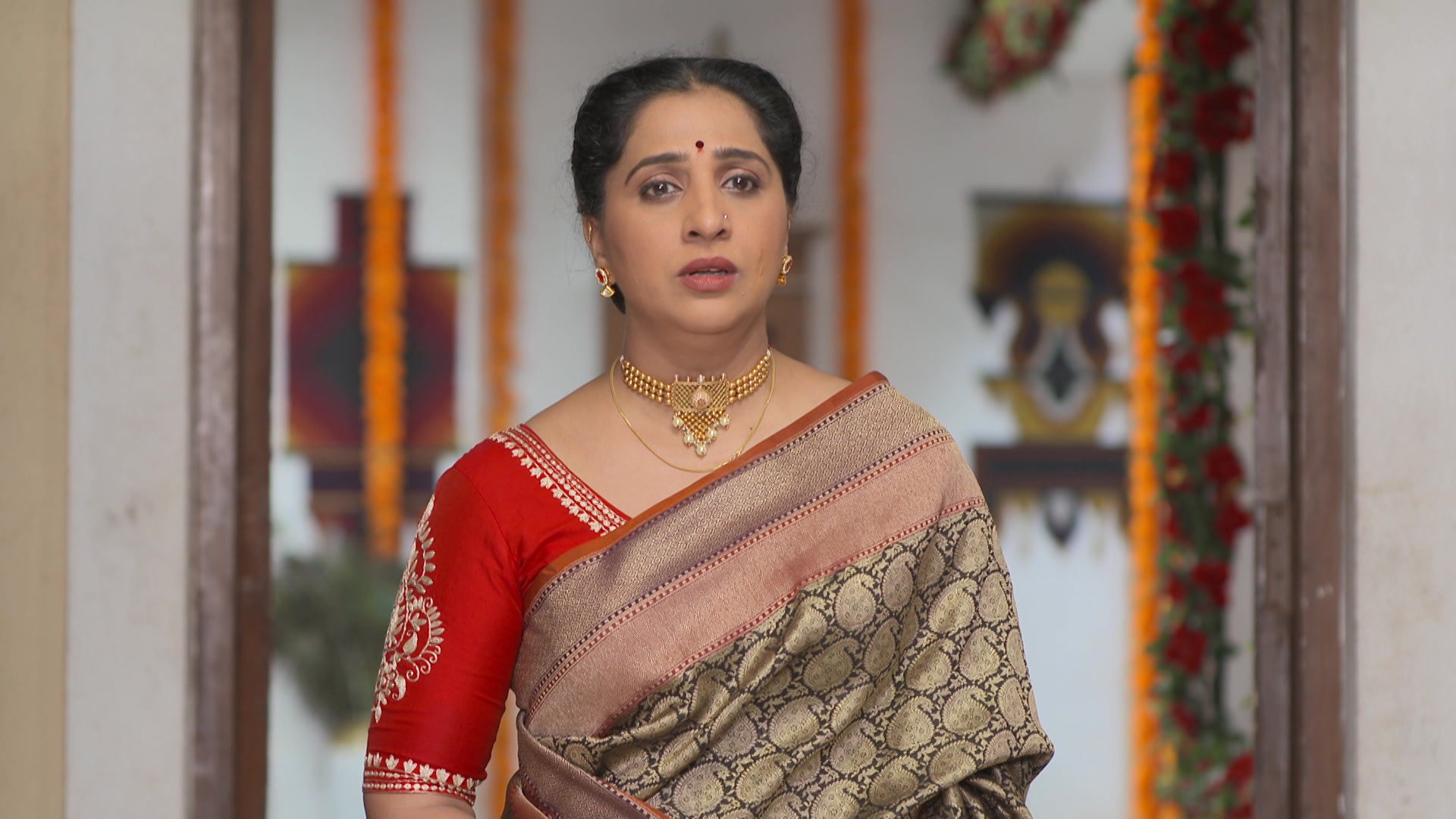Watch Aai Kuthe Kaay Karte S1 Episode 907 on Disney+ Hotstar