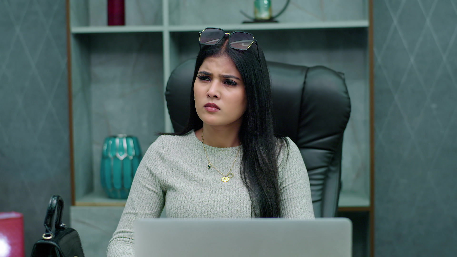 Watch Yajamana S1 Episode 296 on JioHotstar