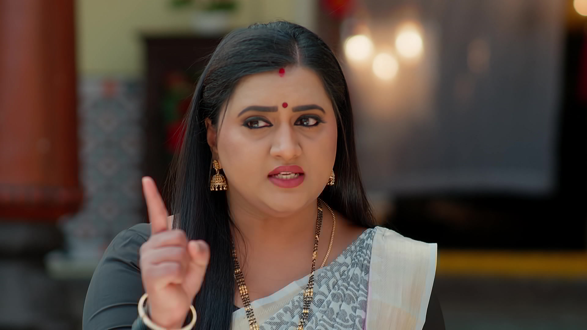 Watch Malli Nindu Jabili S1 Episode 879 on JioHotstar