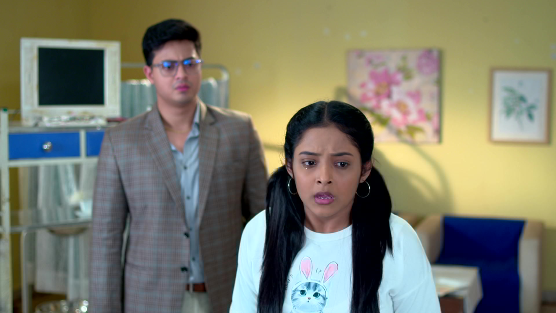 Watch Anurager Chhowa Episode 888 on JioHotstar