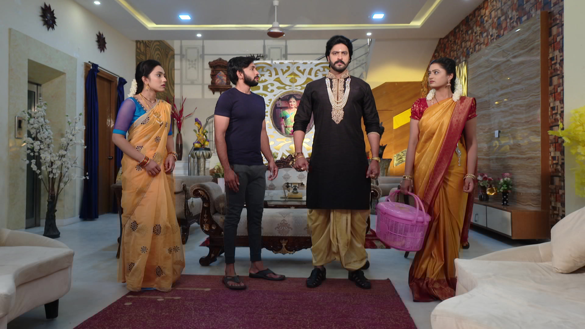 Watch Bangarada Panjara S1 Episode 231 on JioHotstar