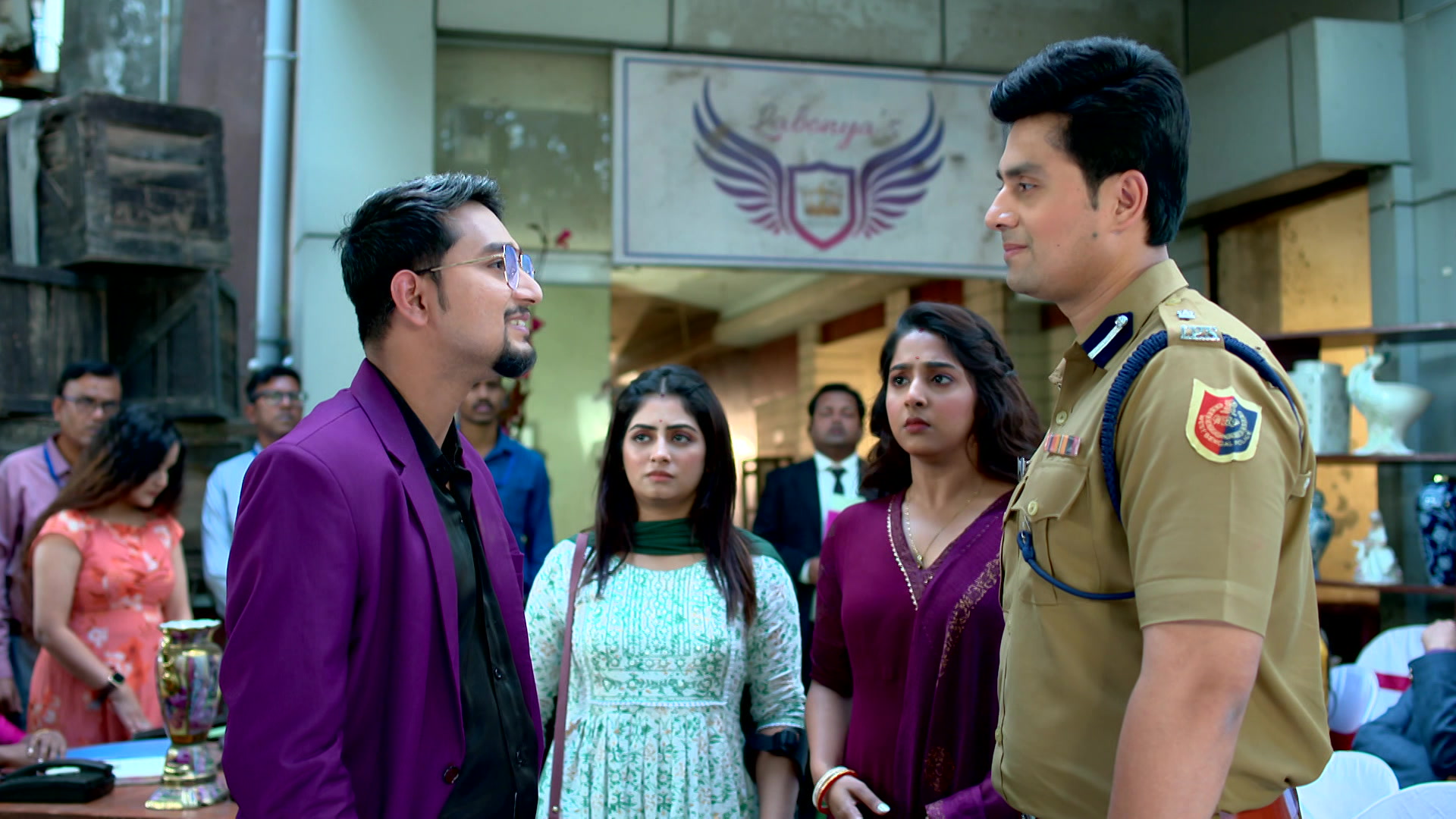 Watch Anurager Chhowa S1 Episode 1236 on JioHotstar