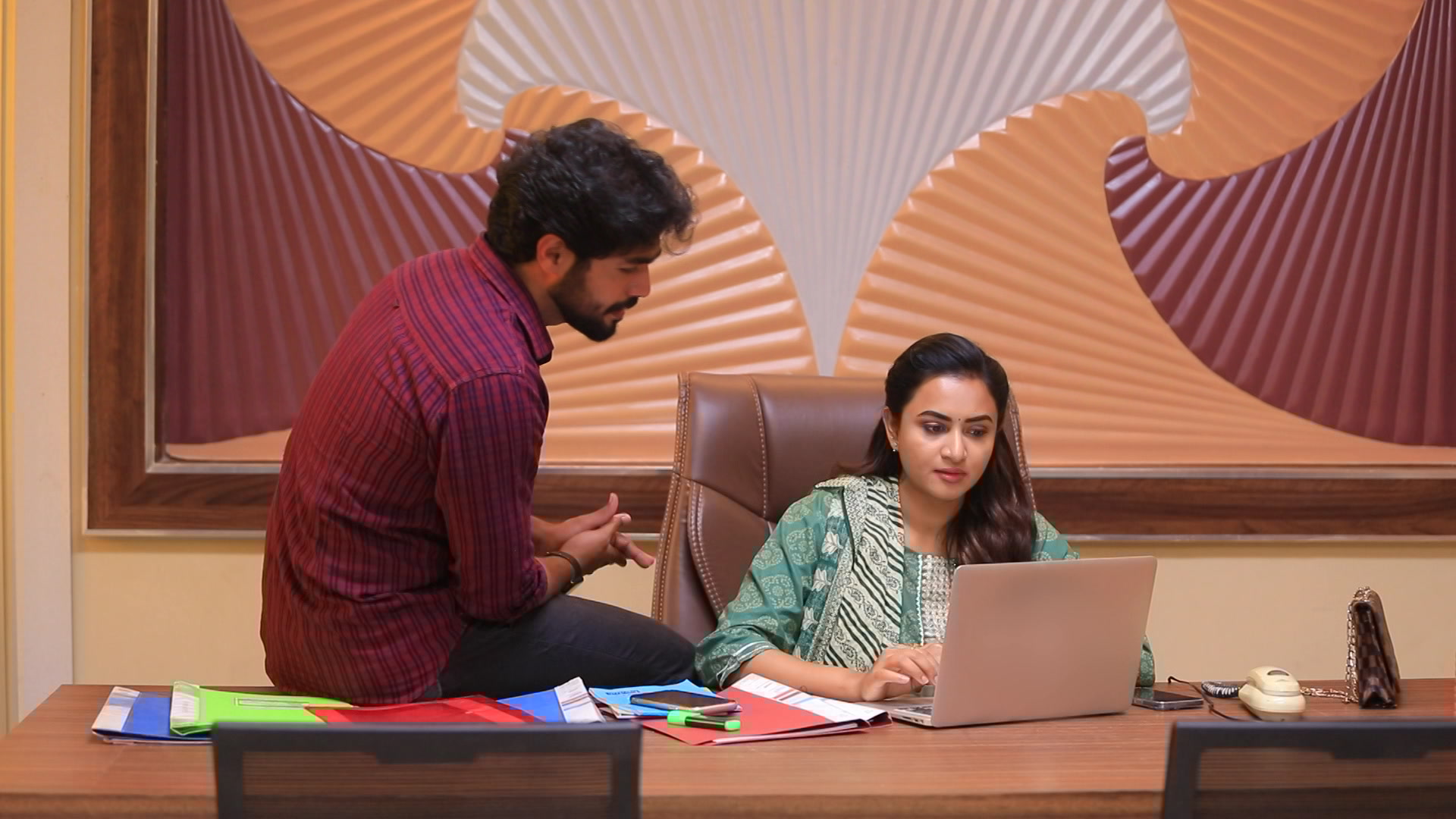 Stream Saranya's Bold Move Season 2 Episode 425 – Saranya's Bold Move ...