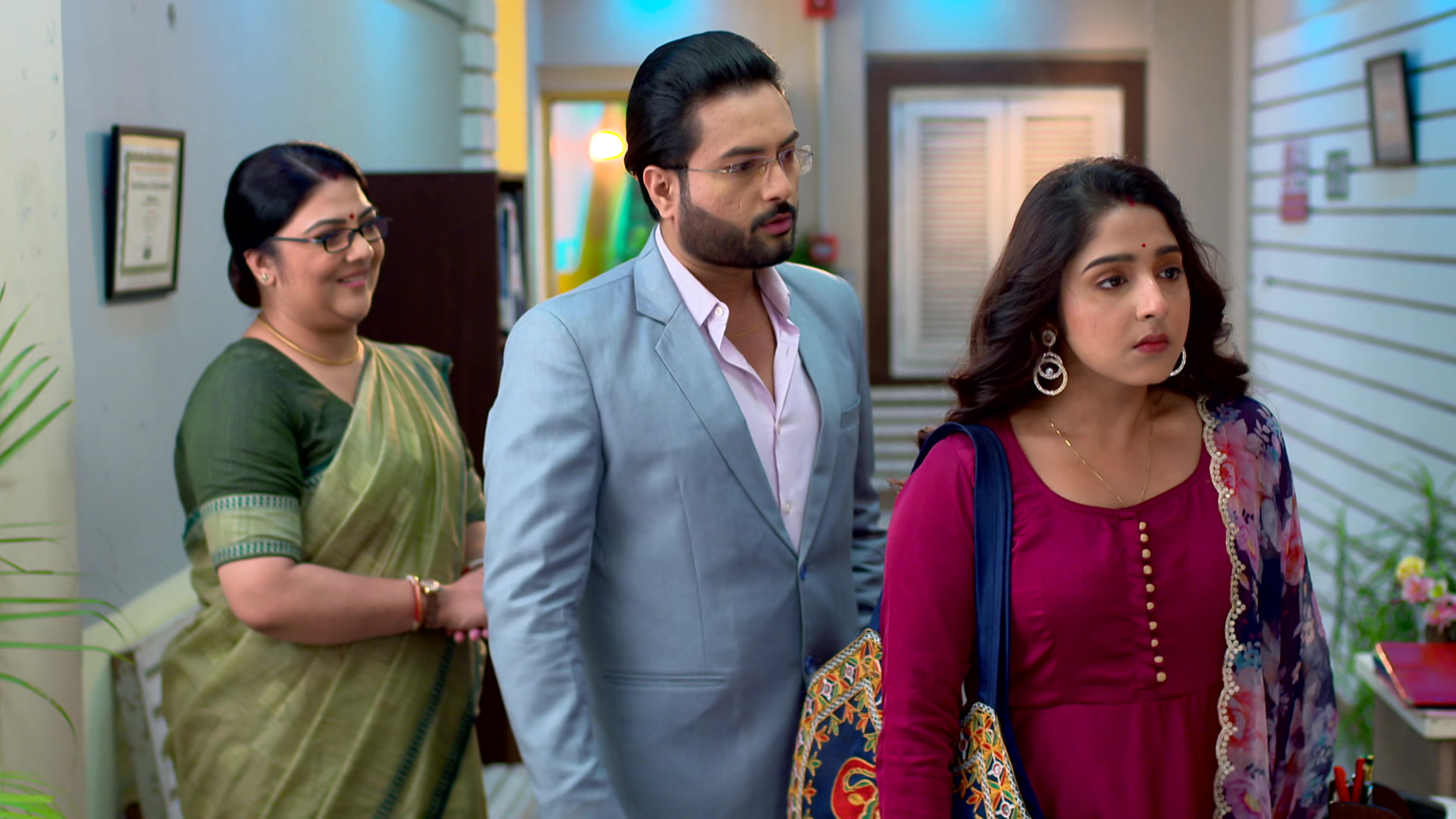 Watch Anurager Chhowa S1 Episode 1230 on JioHotstar
