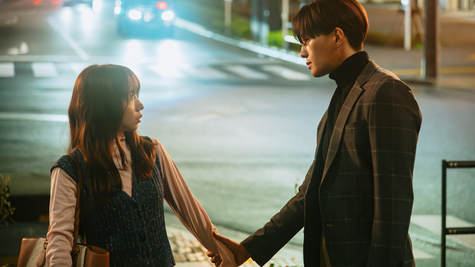 Watch Suspicious Partner S1 Episode 4 on Disney+