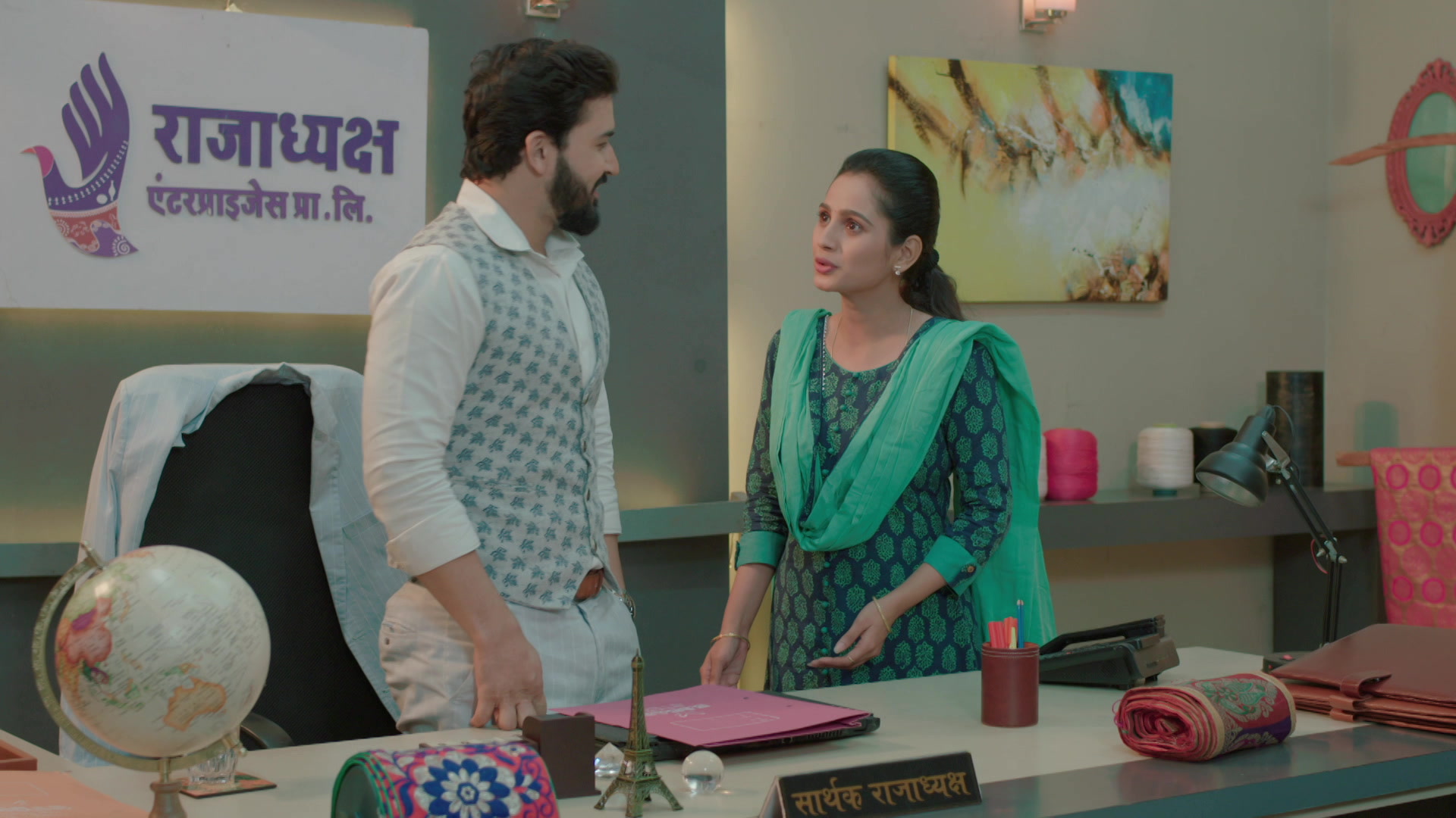 Watch Man Dhaga Dhaga Jodte Nava S1 Episode 116 on JioHotstar