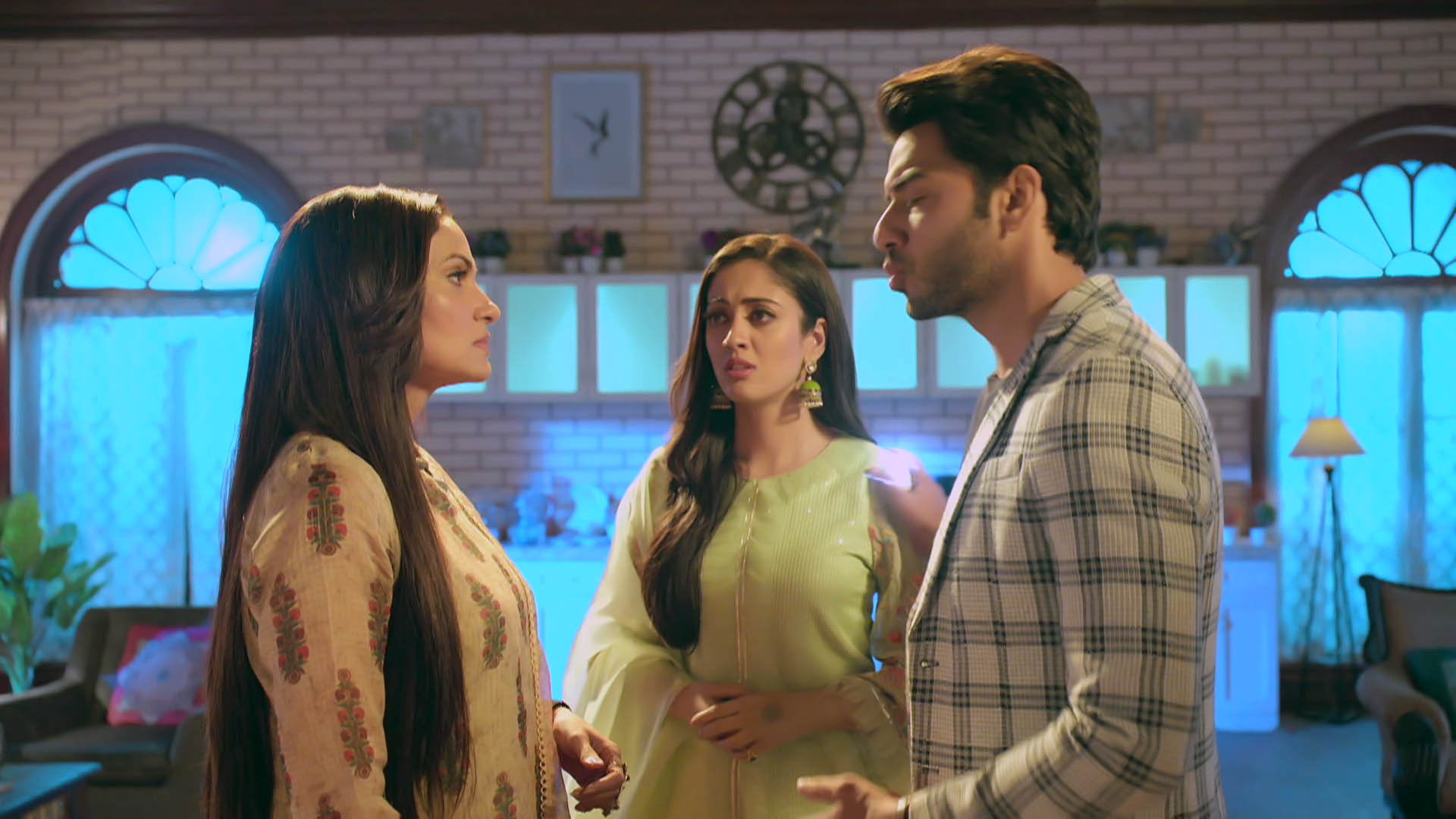 Watch Aman, Roshni Learn the Truth Online