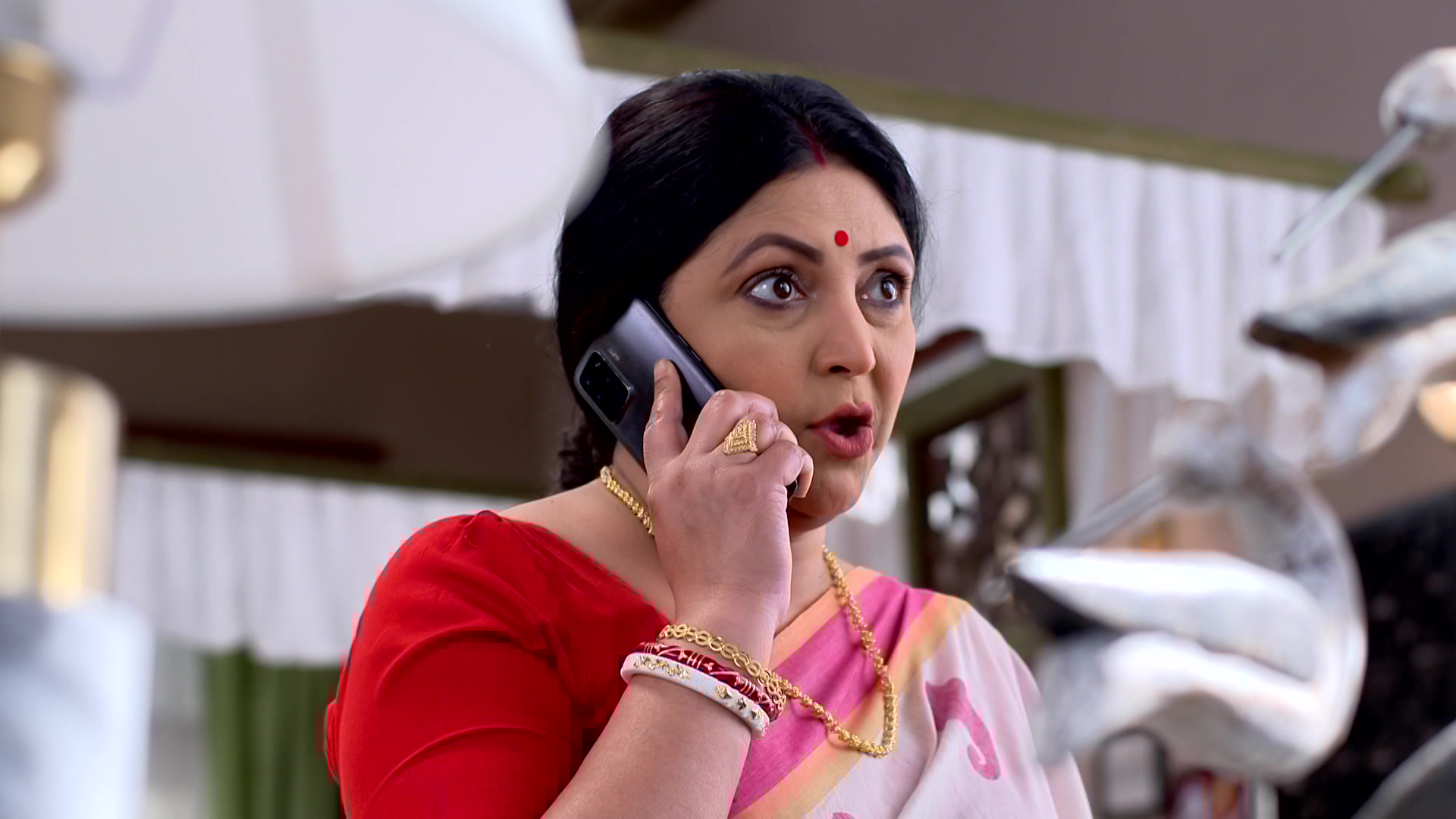 Watch Tumi Asheypashey Thakle S1 Episode 247 on JioHotstar