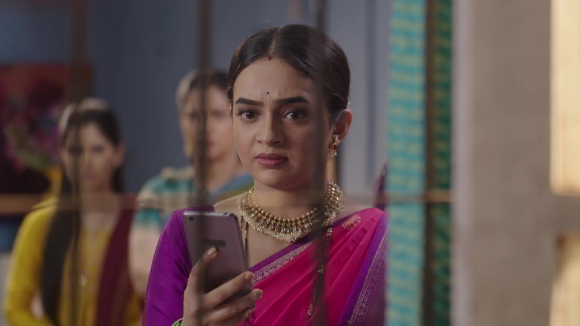 Watch Aboli Episode 957 on JioHotstar