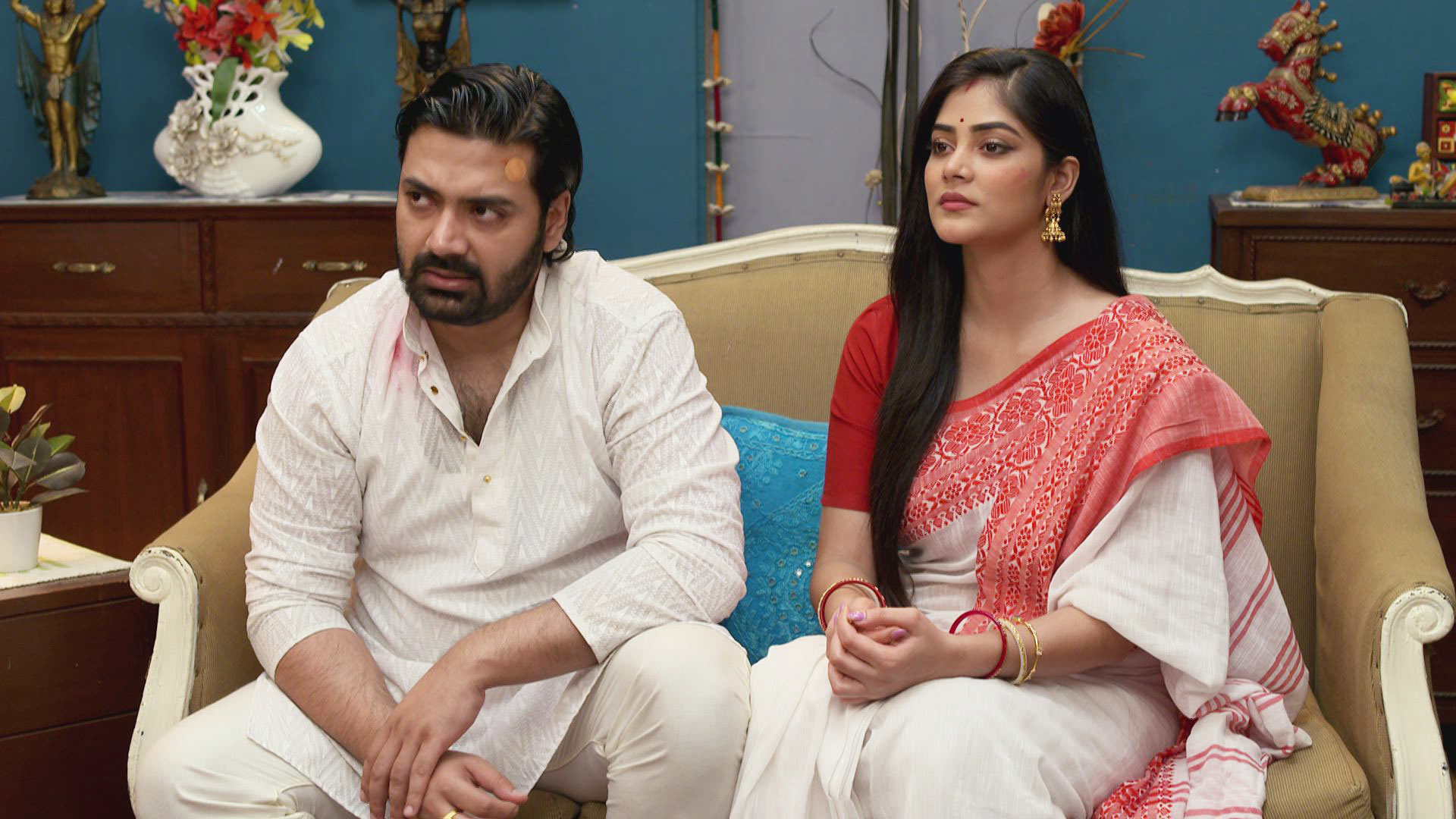 Watch Mohor S1 Episode 517 on JioHotstar