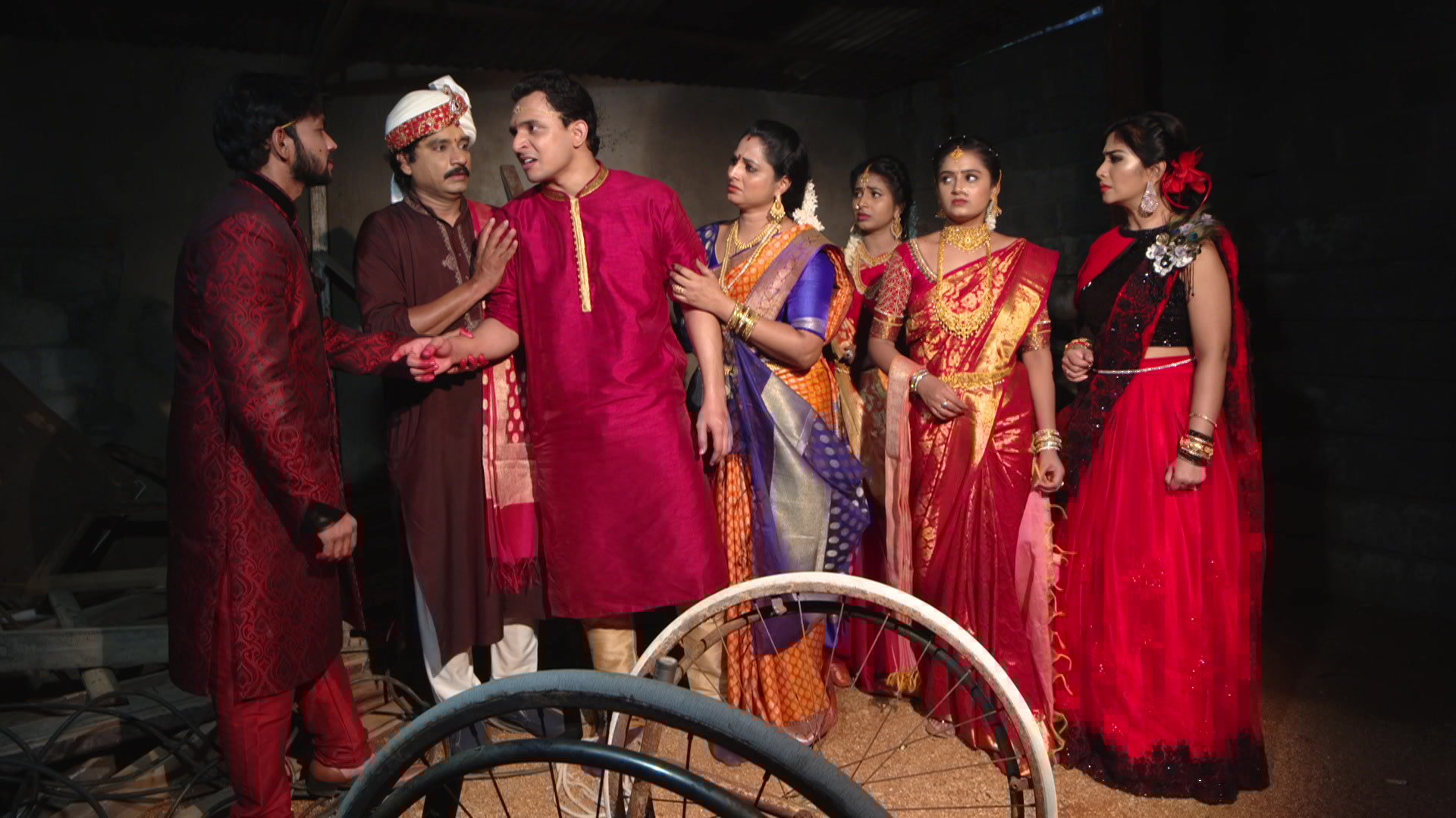 Watch Bangarada Panjara S1 Episode 209 on JioHotstar