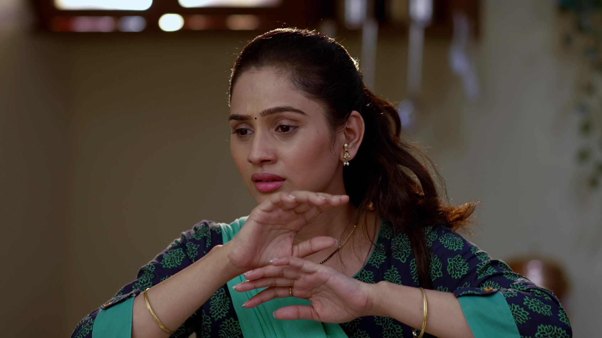 Watch man-dhaga-dhaga-jodte-nava All Episodes | Watcho